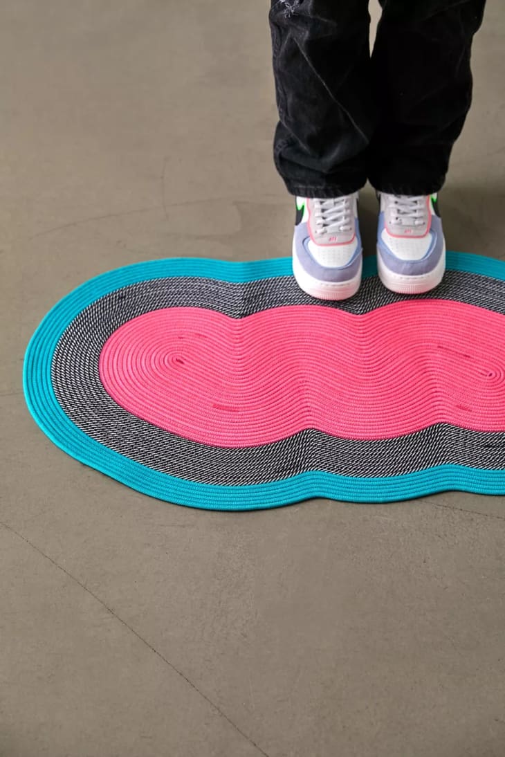 We Re Loving These Funky Irregularly Shaped Rugs Apartment Therapy