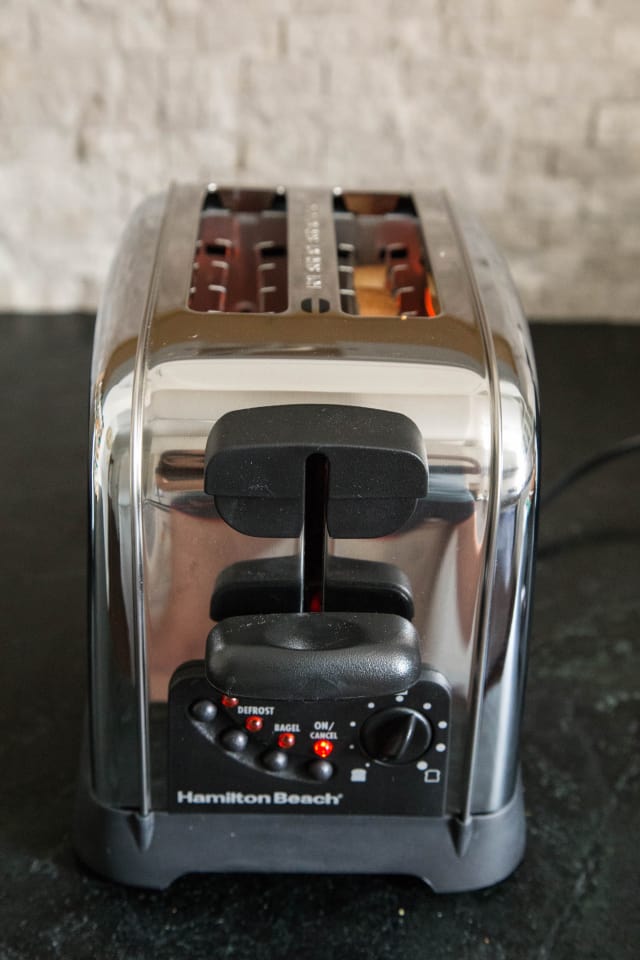This Hamilton Beach Toaster Is All About Low-and-Slow Toasting | Kitchn