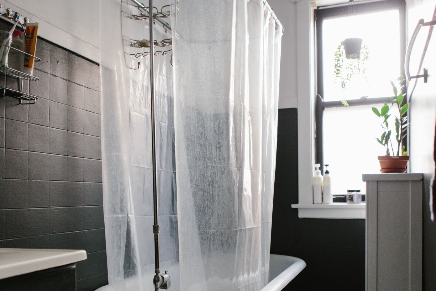 How to Clean a Plastic Shower Curtain: Step by Step Guide | Apartment ...