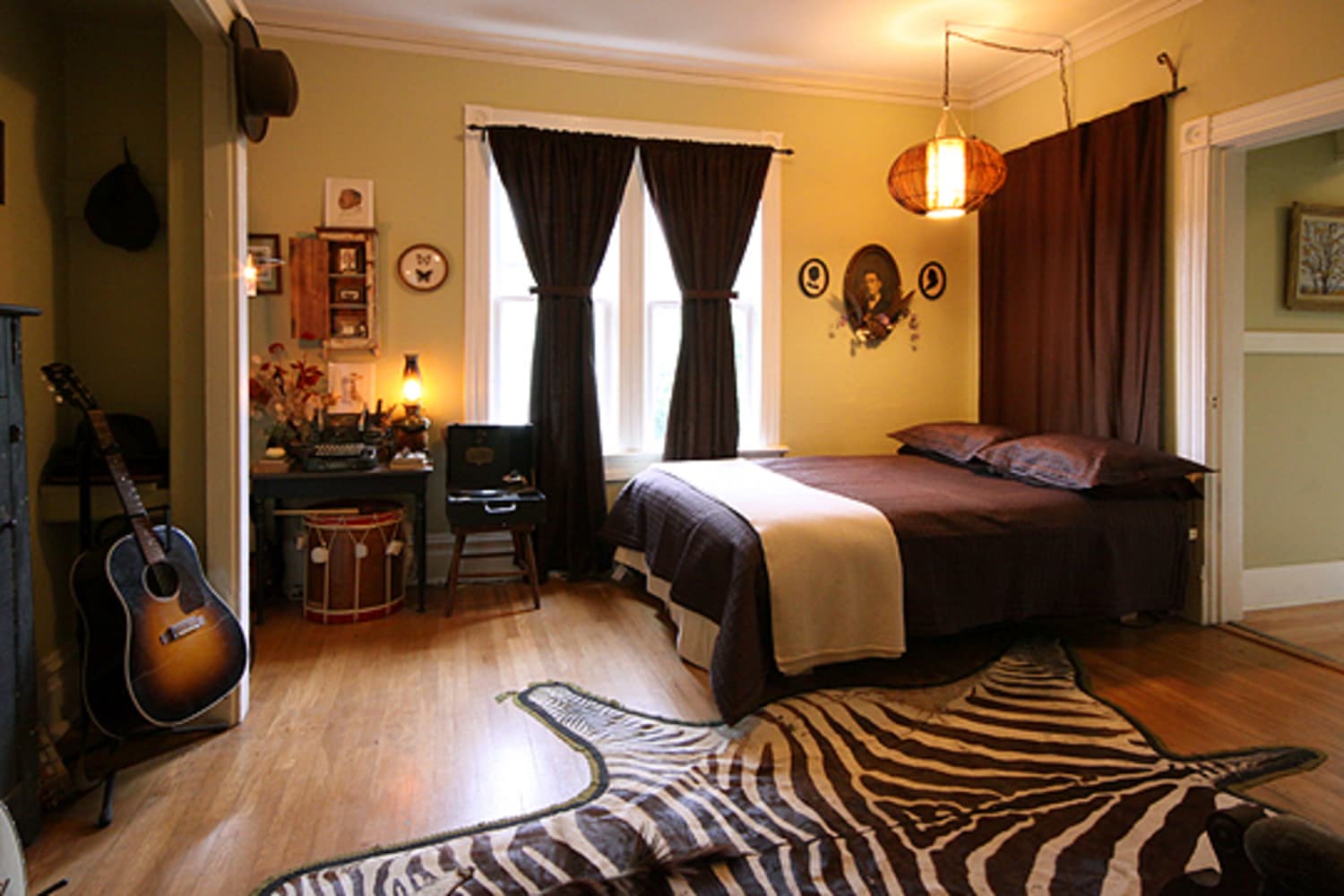 Evan’s Old-Timey Apartment & Studio Space | Apartment Therapy