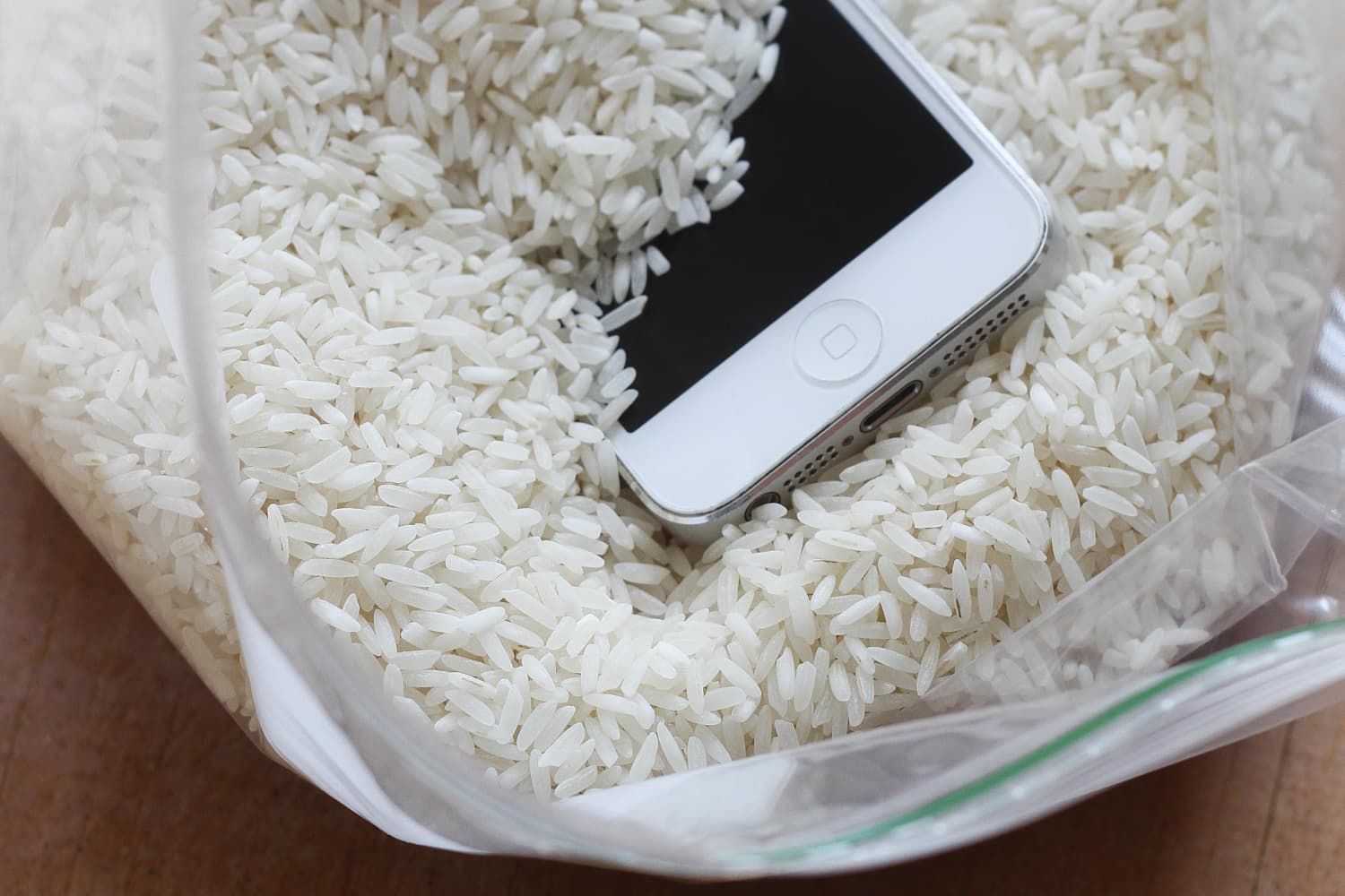 How to Get Moisture Out of iPhone Camera | Apartment Therapy