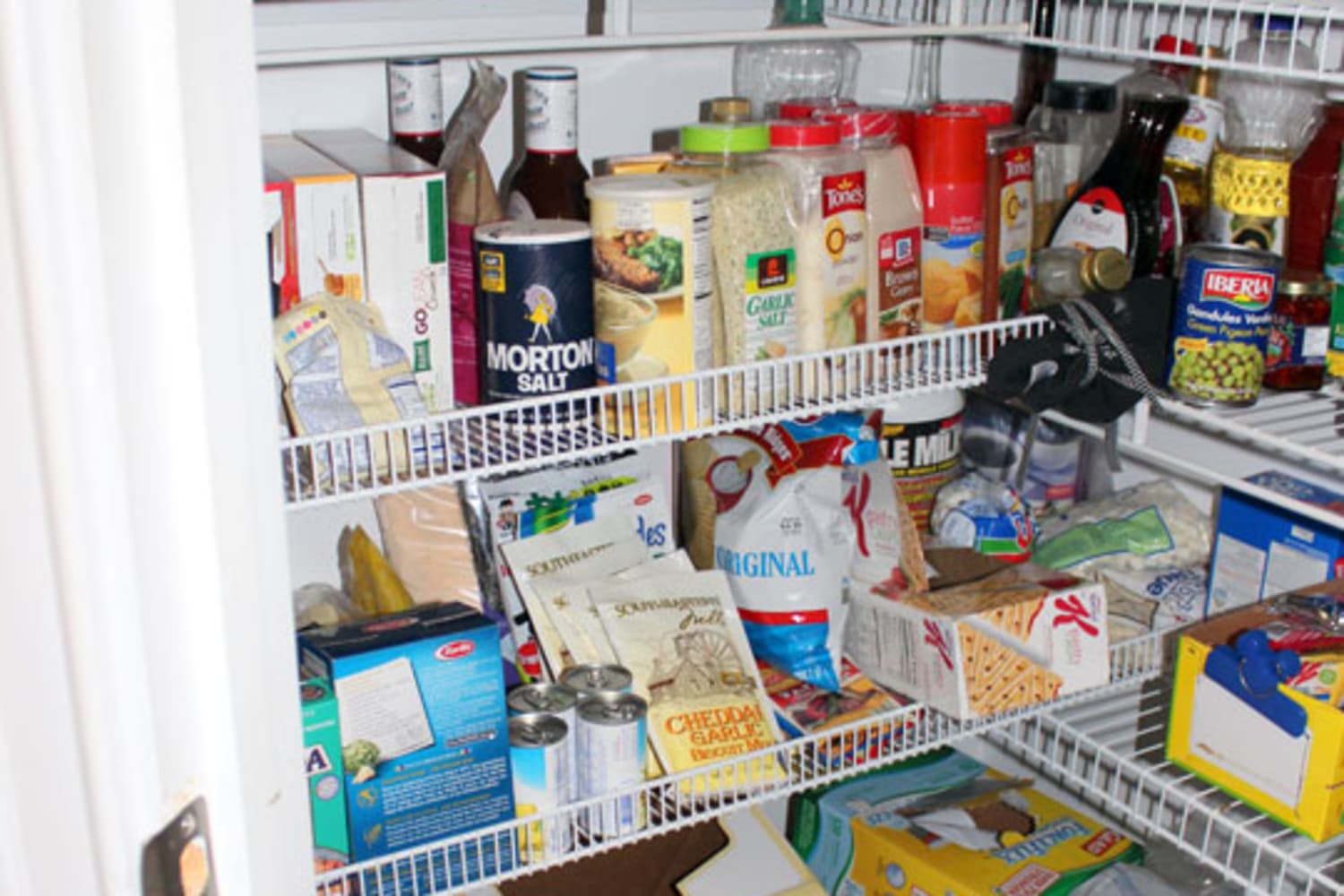 Before & After: Kimberly’s Overflow to Organized Pantry | Apartment Therapy