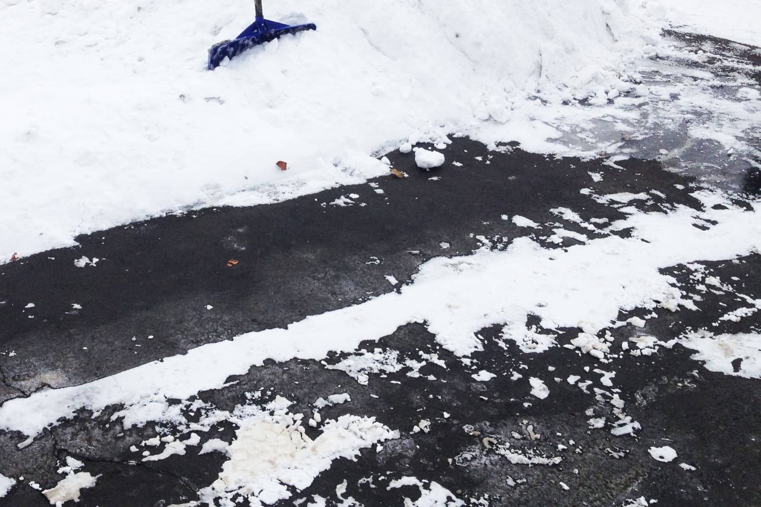 The Best Snow Shoveling Tips & Tricks from Around the Web | Apartment ...