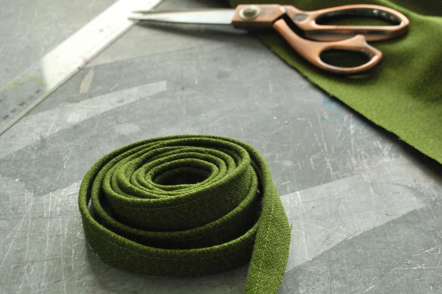 DIY Upholstery Project: How Make Your Own Custom Fabric Piping (or ...