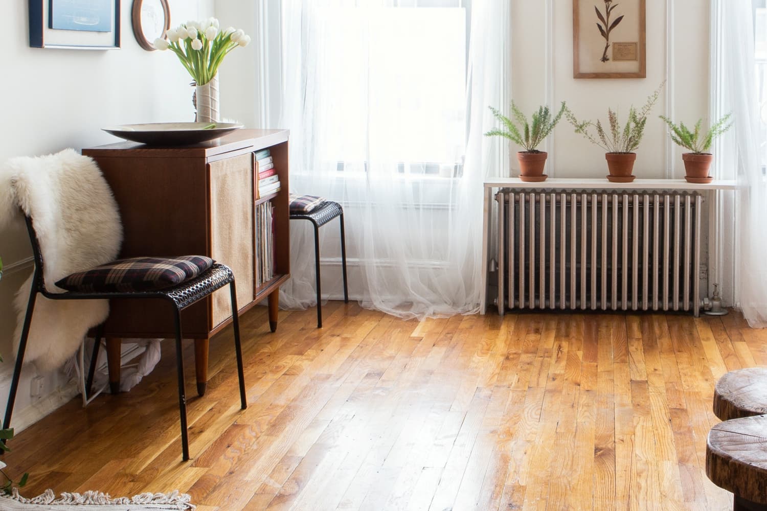 Jessica & Milo’s 400 Square Foot Studio (Filled with Interesting Stuff ...