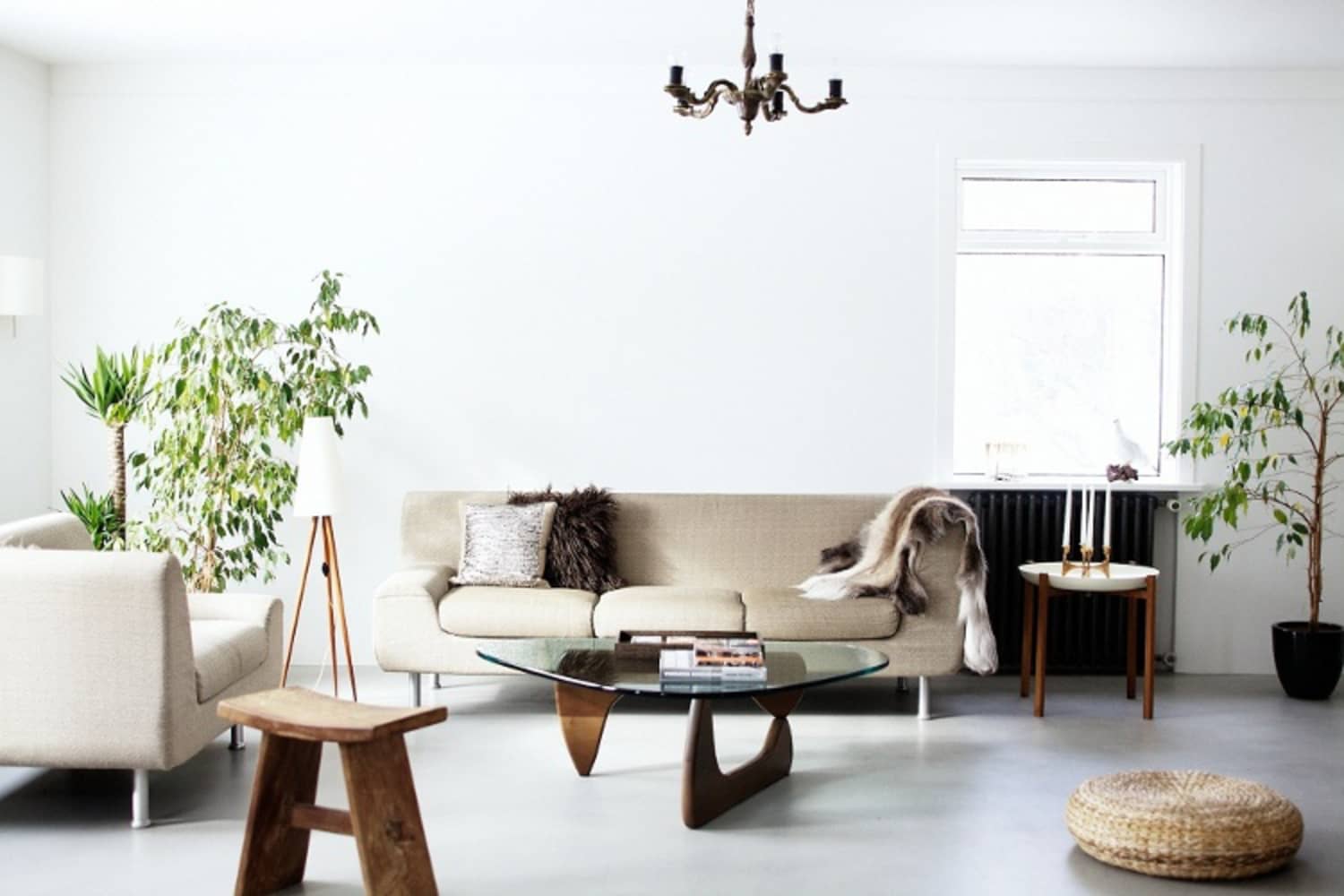 Dare to Bare: 7 Rooms with Empty Walls (and Why They Work) | Apartment ...