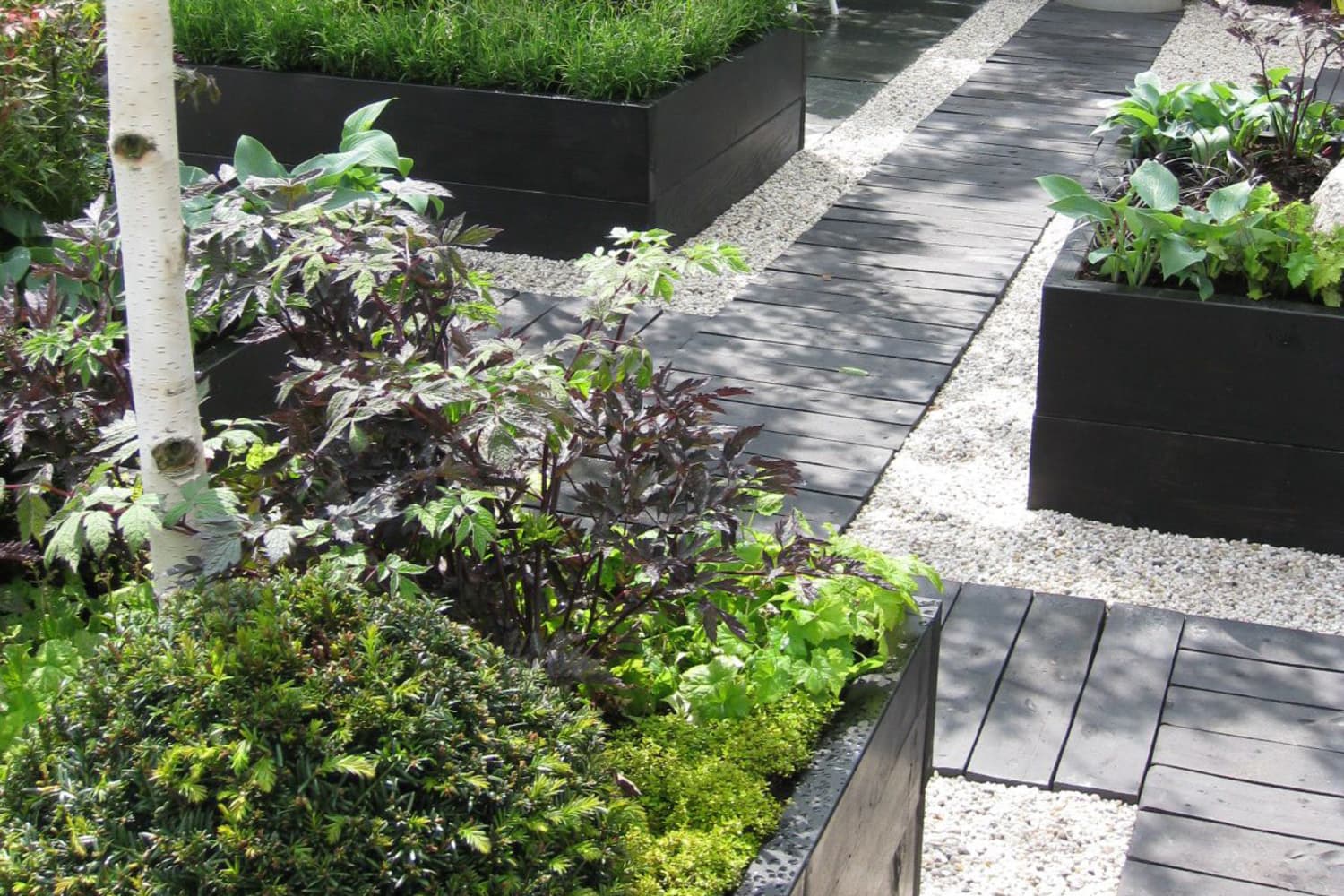 7 Different Ways to Design a Simple Garden Walkway | Apartment Therapy