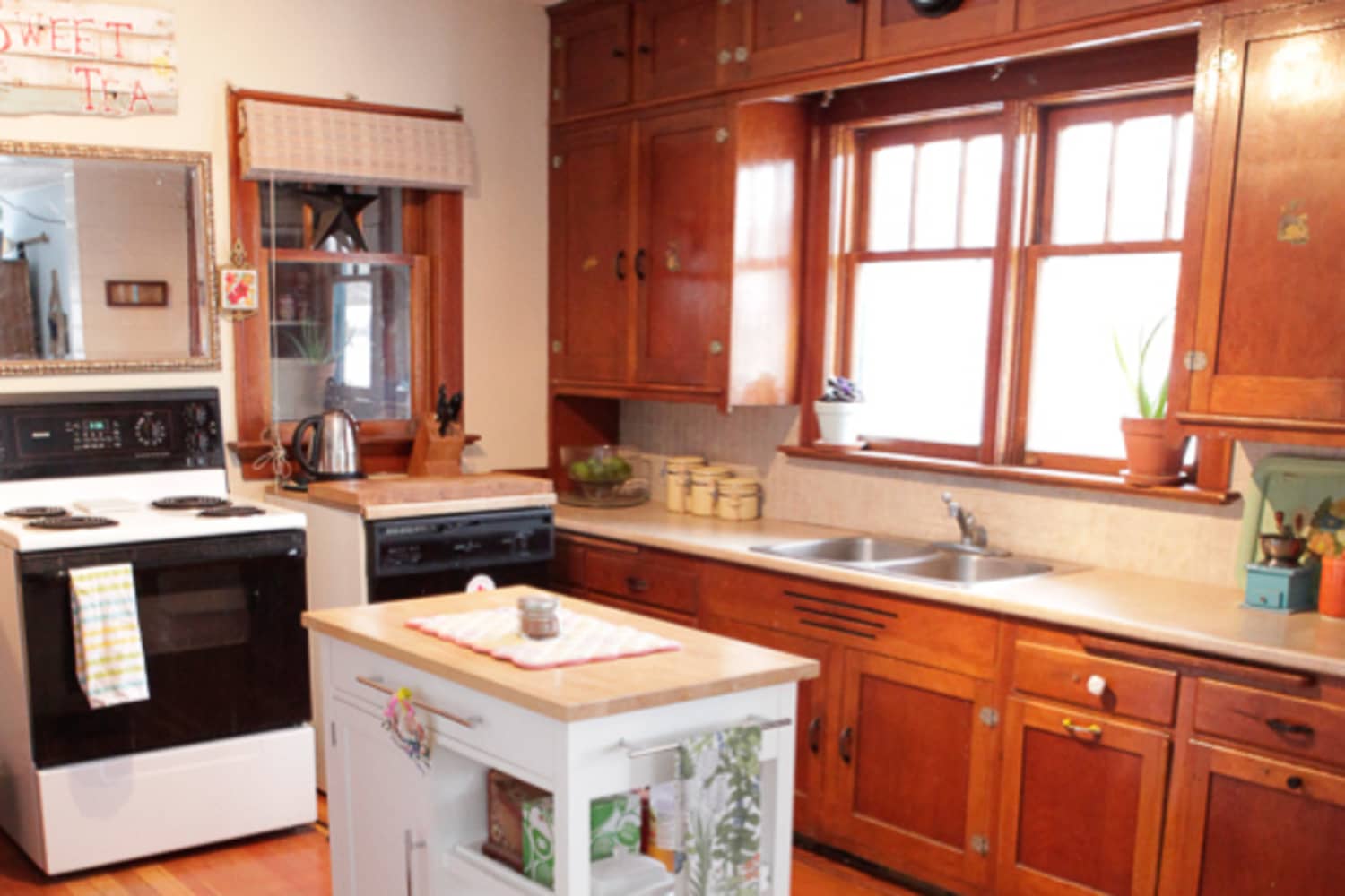 A Bright and Cheery Farmhouse Kitchen Update For Under $20 | Apartment ...