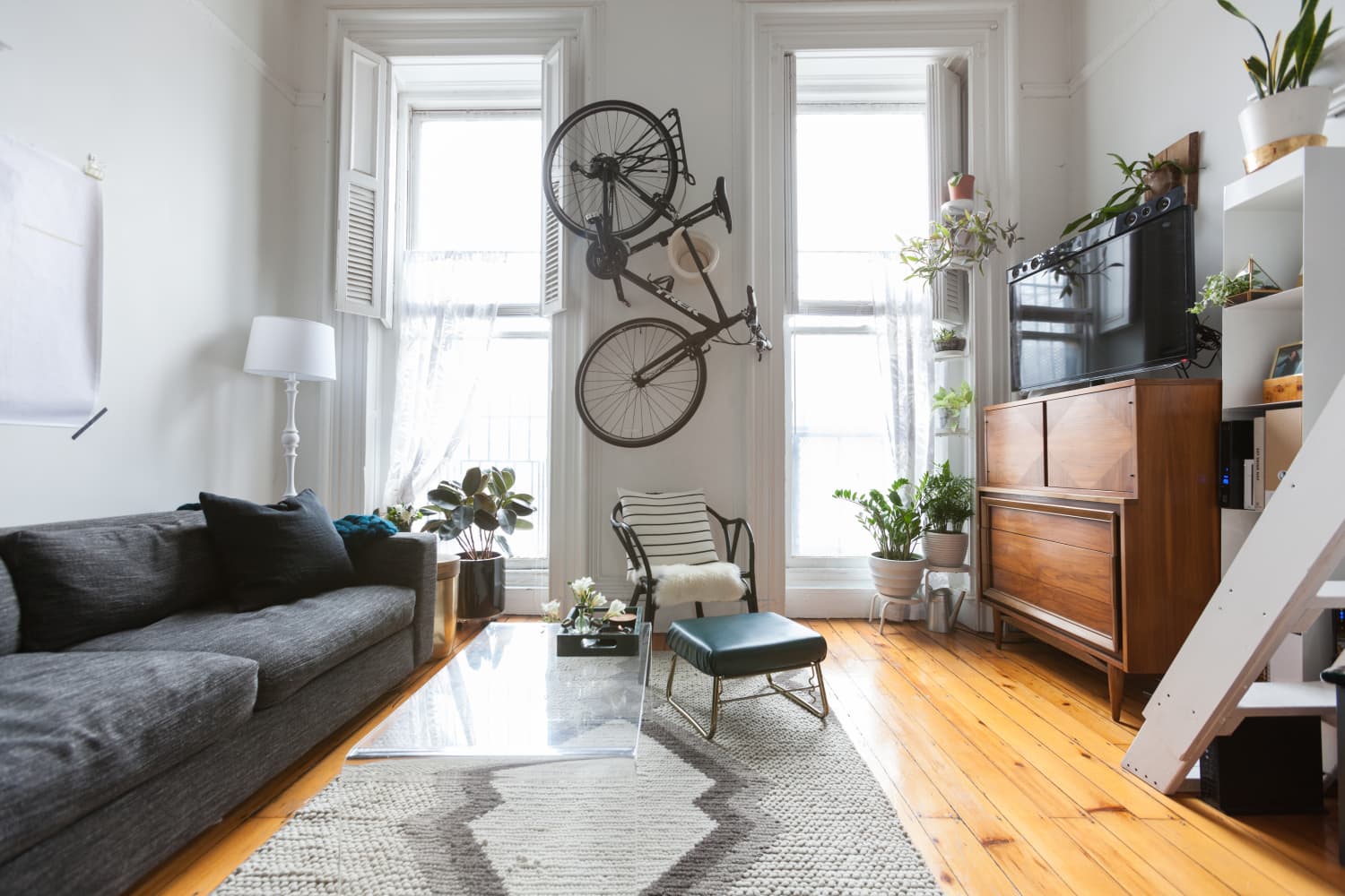 House Tour: A 350 Square Foot Pre-War Brooklyn Studio | Apartment Therapy