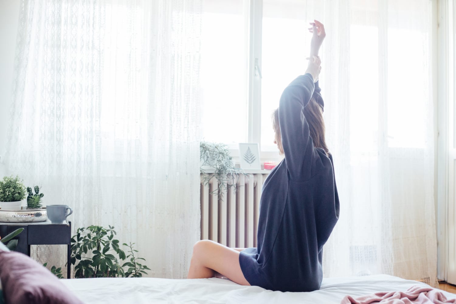 The New Morning Routine:Why Stretching is Good For You | Apartment Therapy