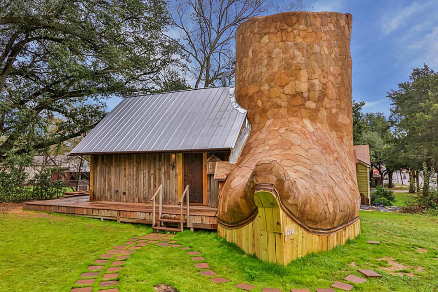 You Can Live in a Giant Cowboy Boot for $1,200 a Month | Apartment Therapy