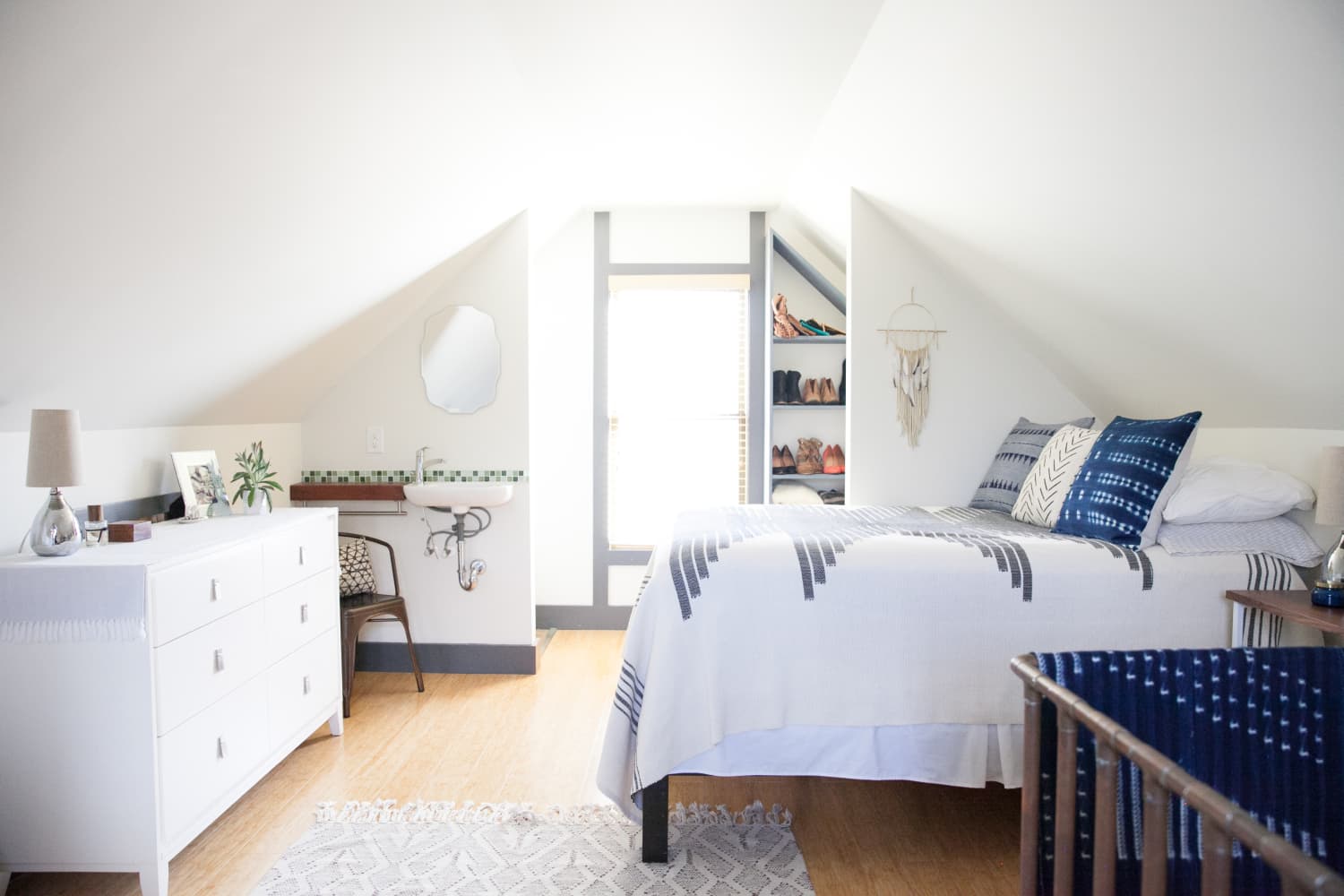 Overcoming an Awkward Space: Smart Solutions from a Charming Rental ...