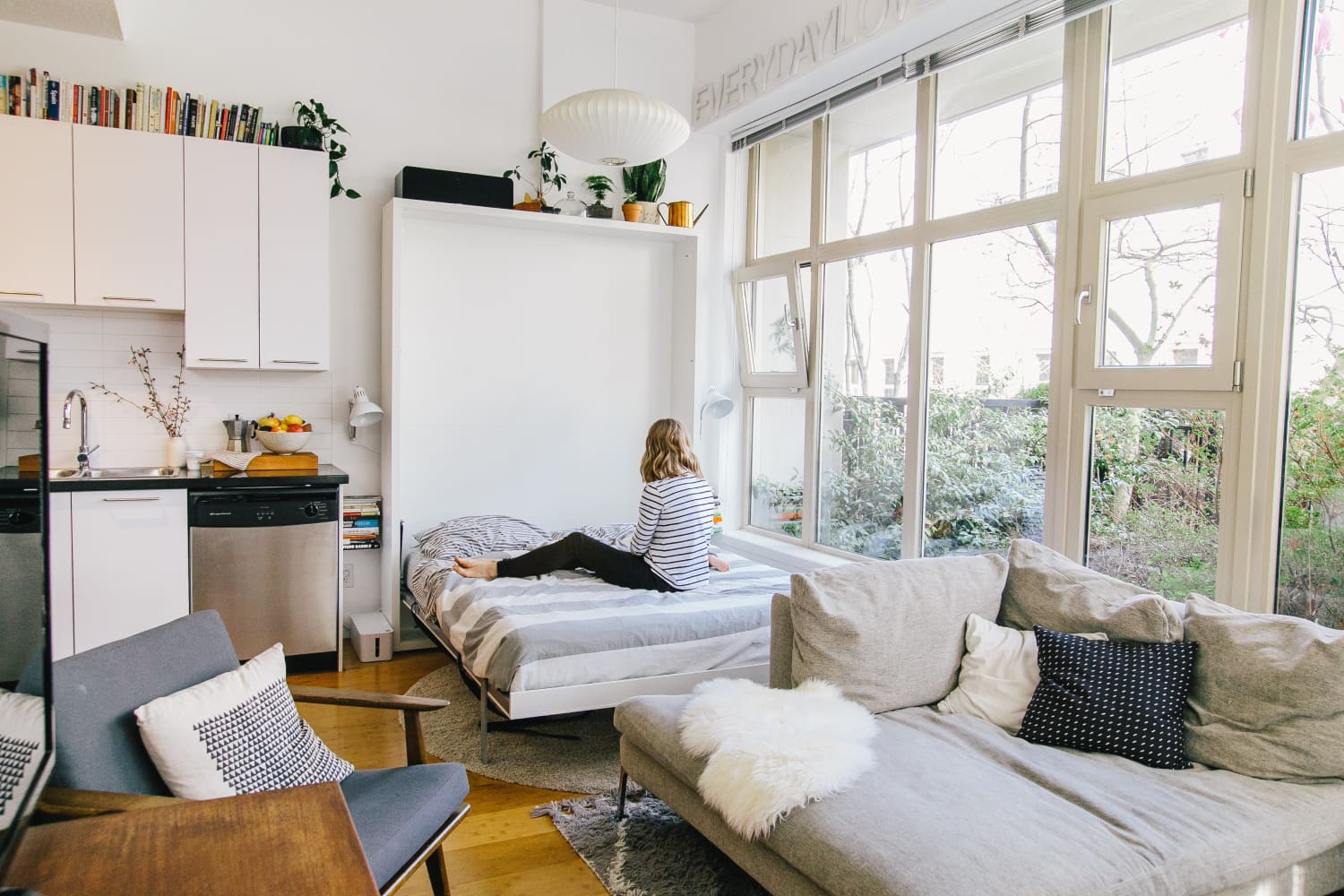 Our Best Advice for Hosting Guests in Your Living Room | Apartment Therapy