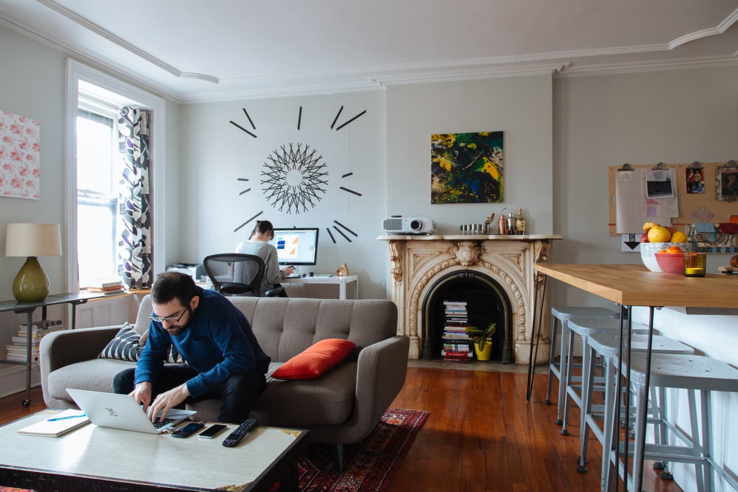 Study Finds the Secret to Building Wealth as a Renter | Apartment Therapy