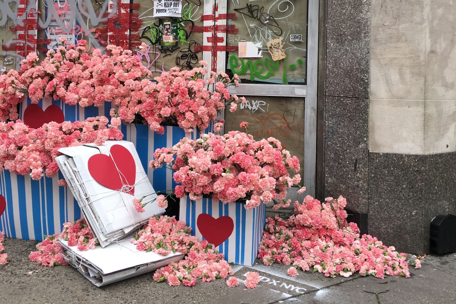 NYC Flower Bandit Valentine's Day Photos | Apartment Therapy