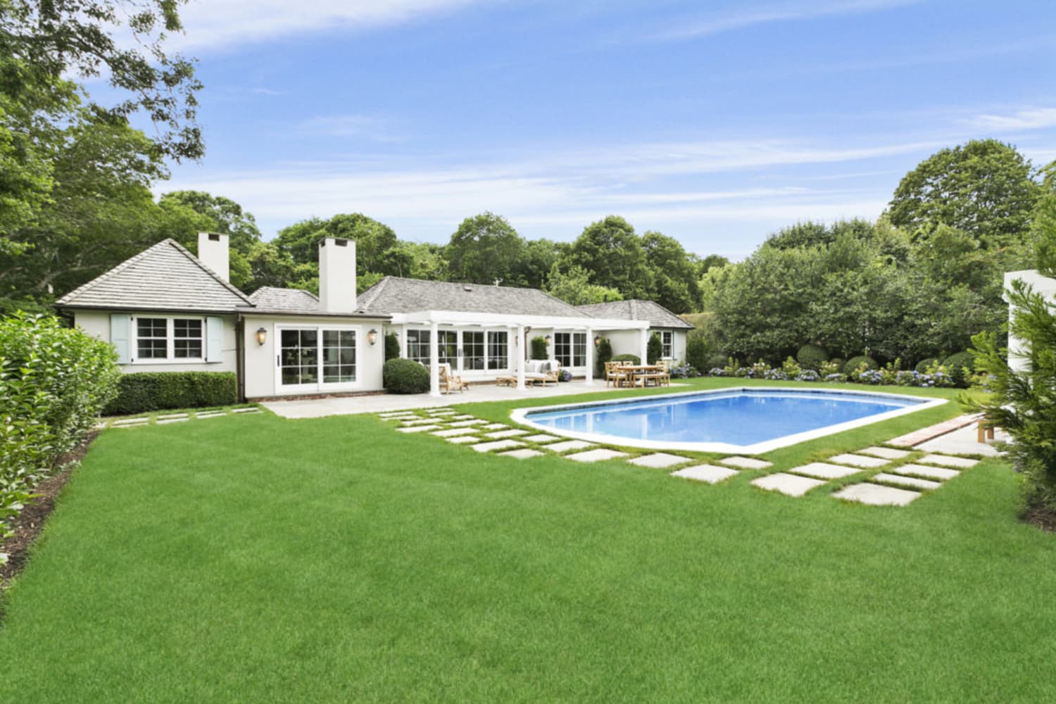 Rachael Ray's Hamptons Home Is Up For Sale | Apartment Therapy