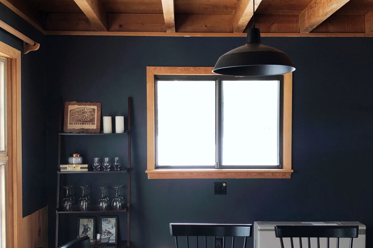 Cozy Cabin with Dark Wall Paint Color Inspiration | Apartment Therapy