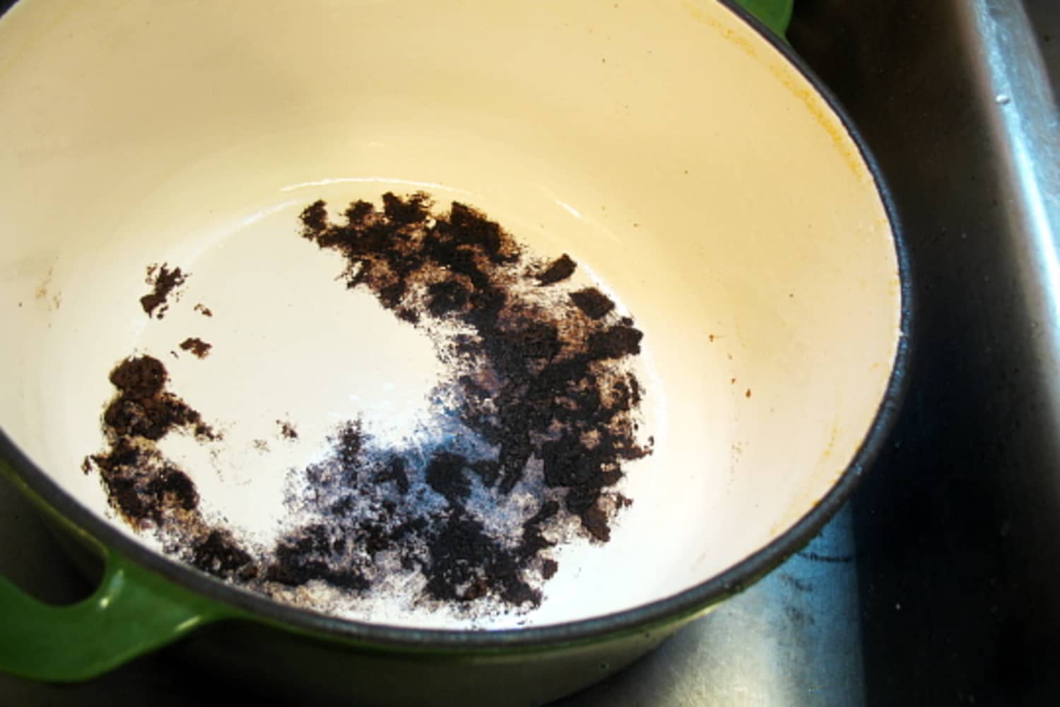 Kitchen Nightmares: Cleaning Scorched and Burnt Food Off Pots and Pans ...