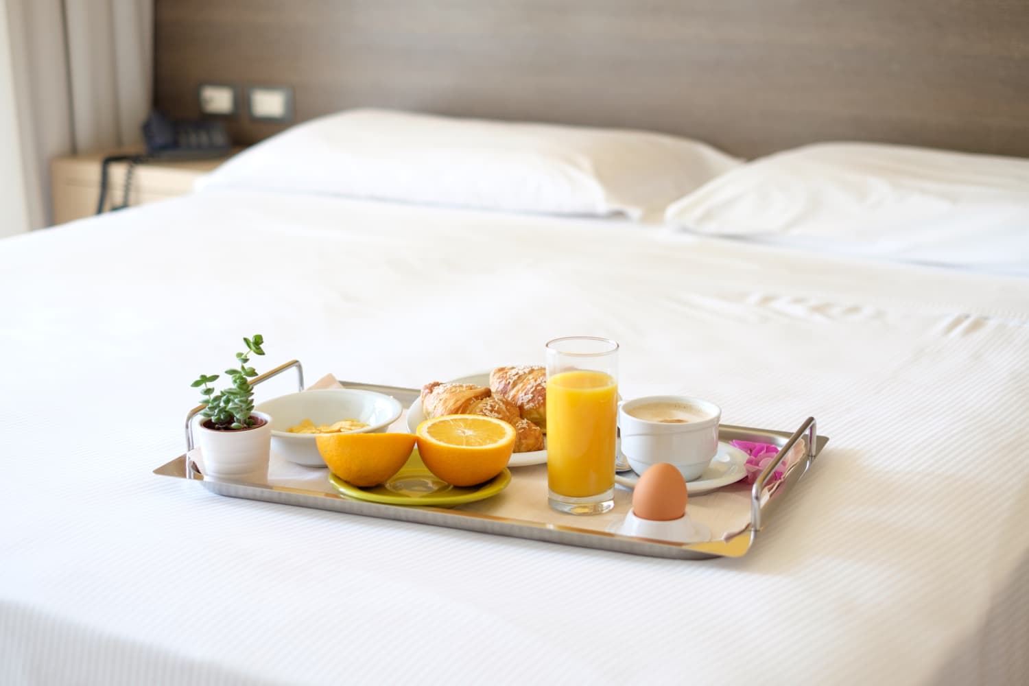 5 Things Food-Lovers Do When Ordering Room Service | The Kitchn