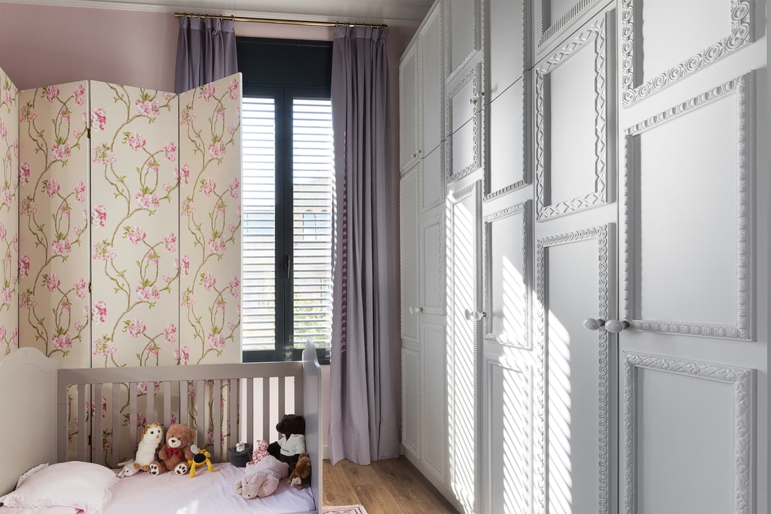 Design Idea: How To Make a Painted Frame Accent Wall | Apartment Therapy