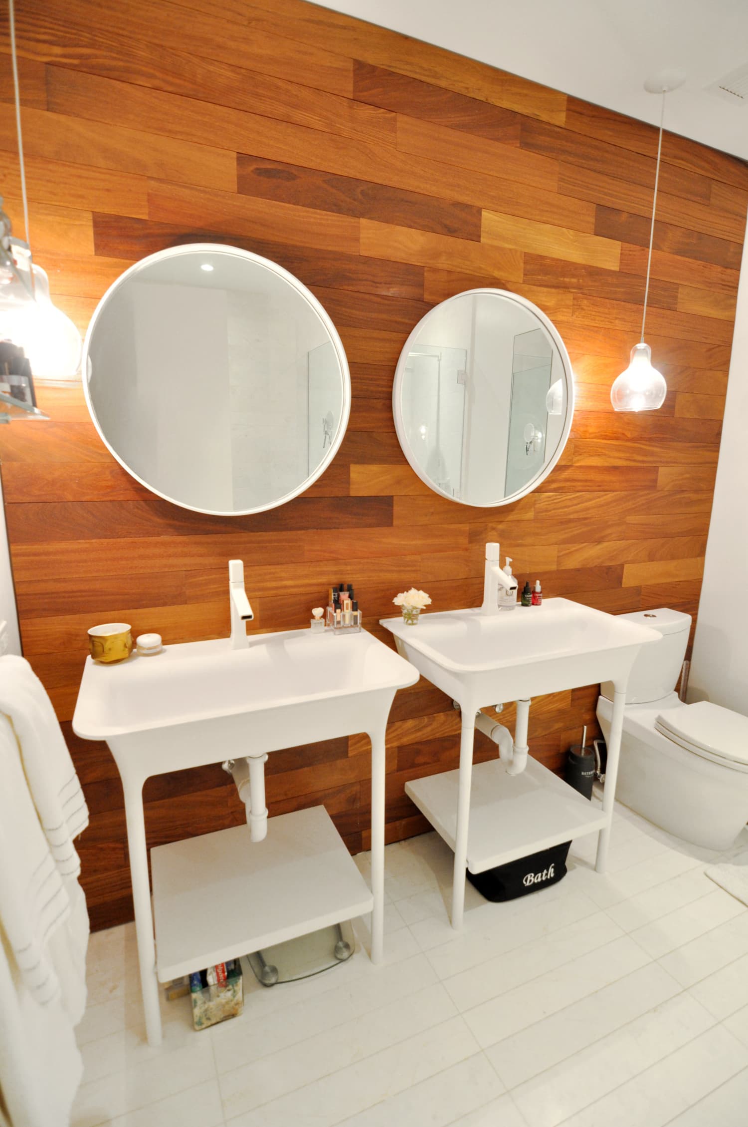 Windowless Bathrooms: 9 That Aren’t Bad at All (And Why!) | Apartment ...