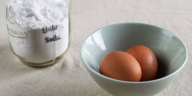 how to boil eggs baking soda