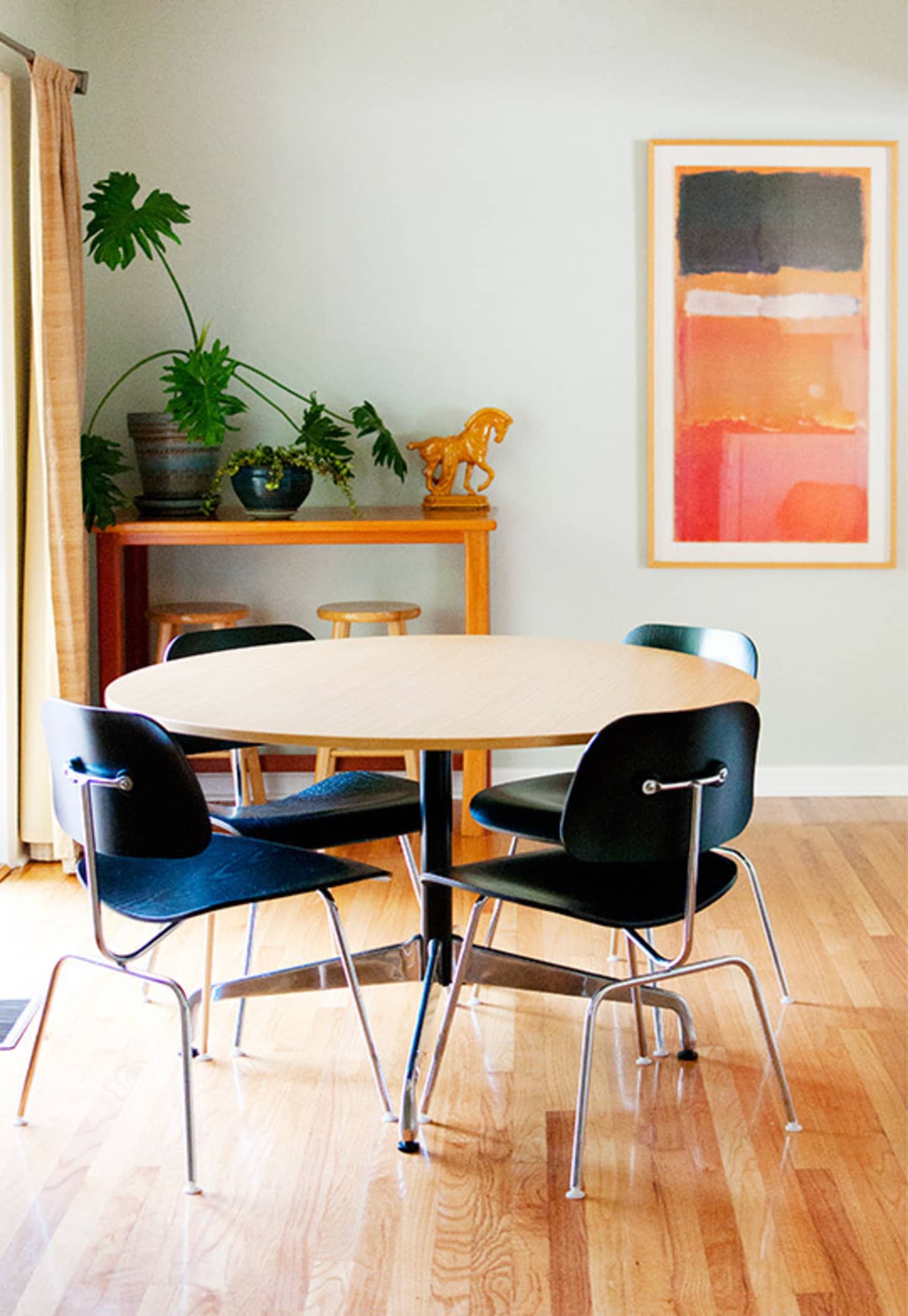The 7 Most Successful Ways to Make a Small Space Seem Less ...