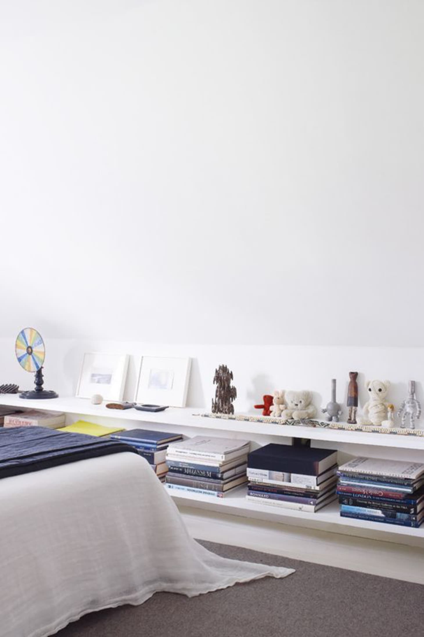 The Long, Low Shelf Is a Designer Trick That Never Fails | Apartment ...