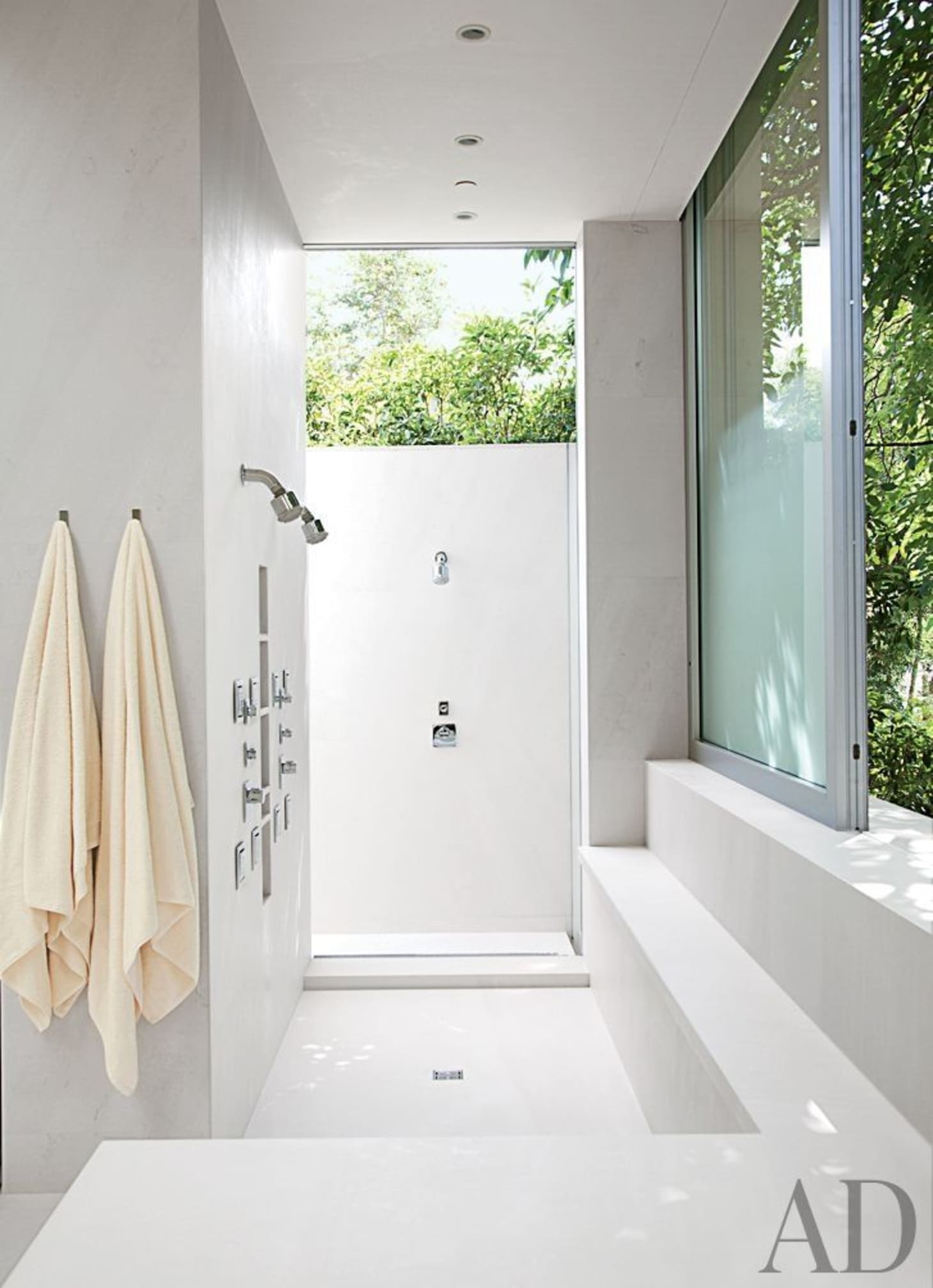 13 Beautiful Indoor/Outdoor Bathrooms | Apartment Therapy