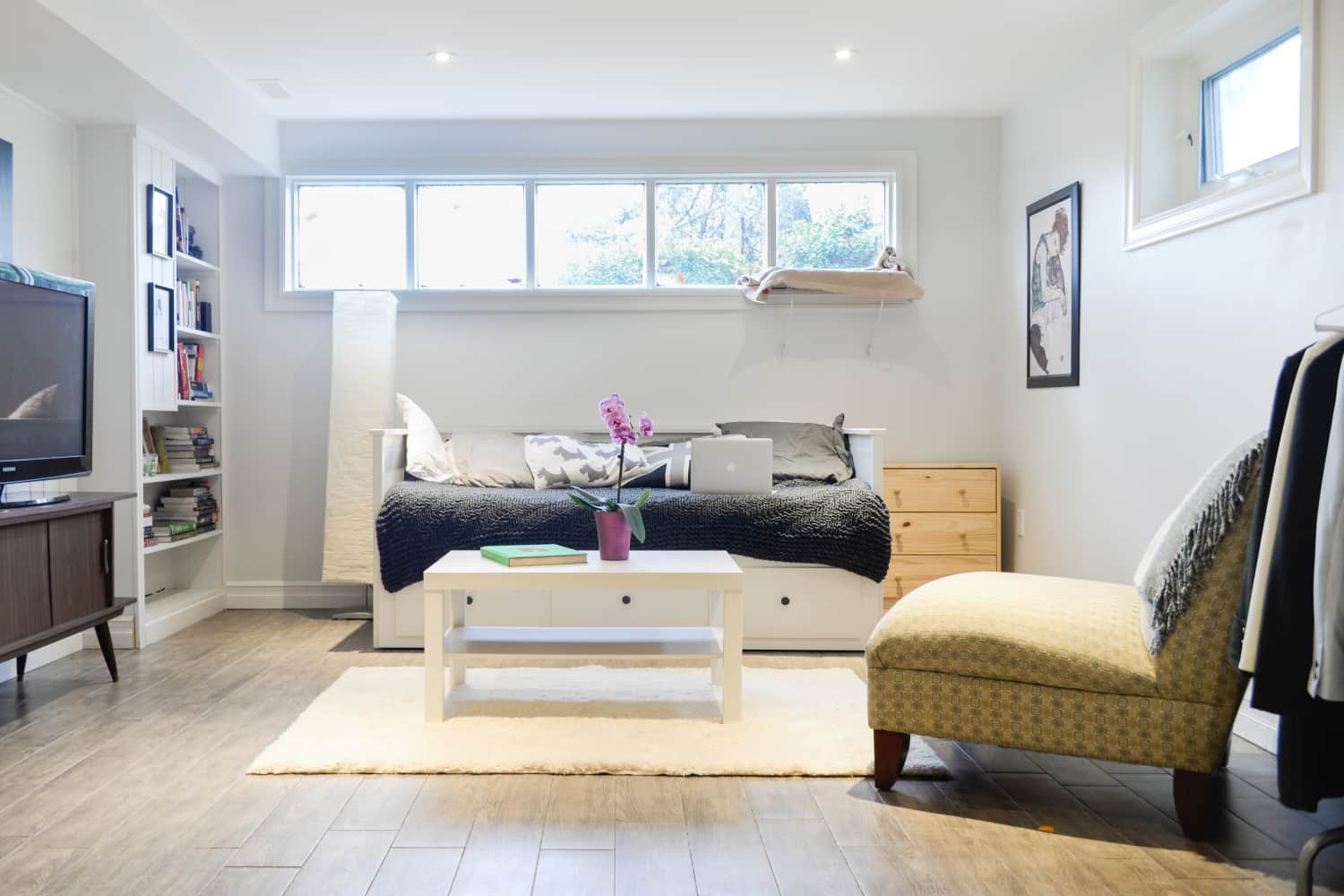 A Simple Minimal Surprisingly Airy Basement Studio Apartment