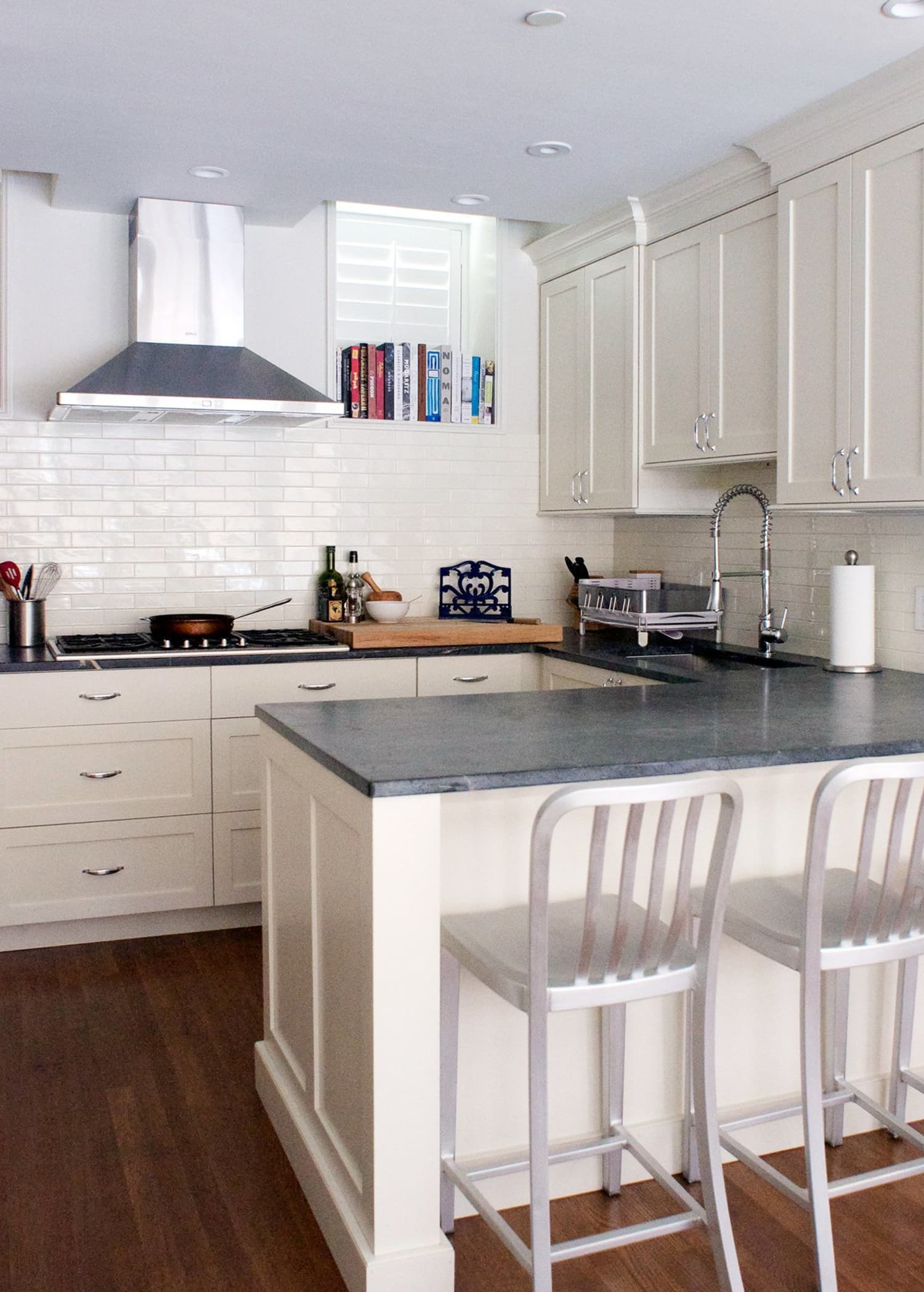5 Convenient Ways to Store Your Favorite Cookbooks | Kitchn 5 Convenient Ways to Store Your Favorite Cookbooks | Kitchn