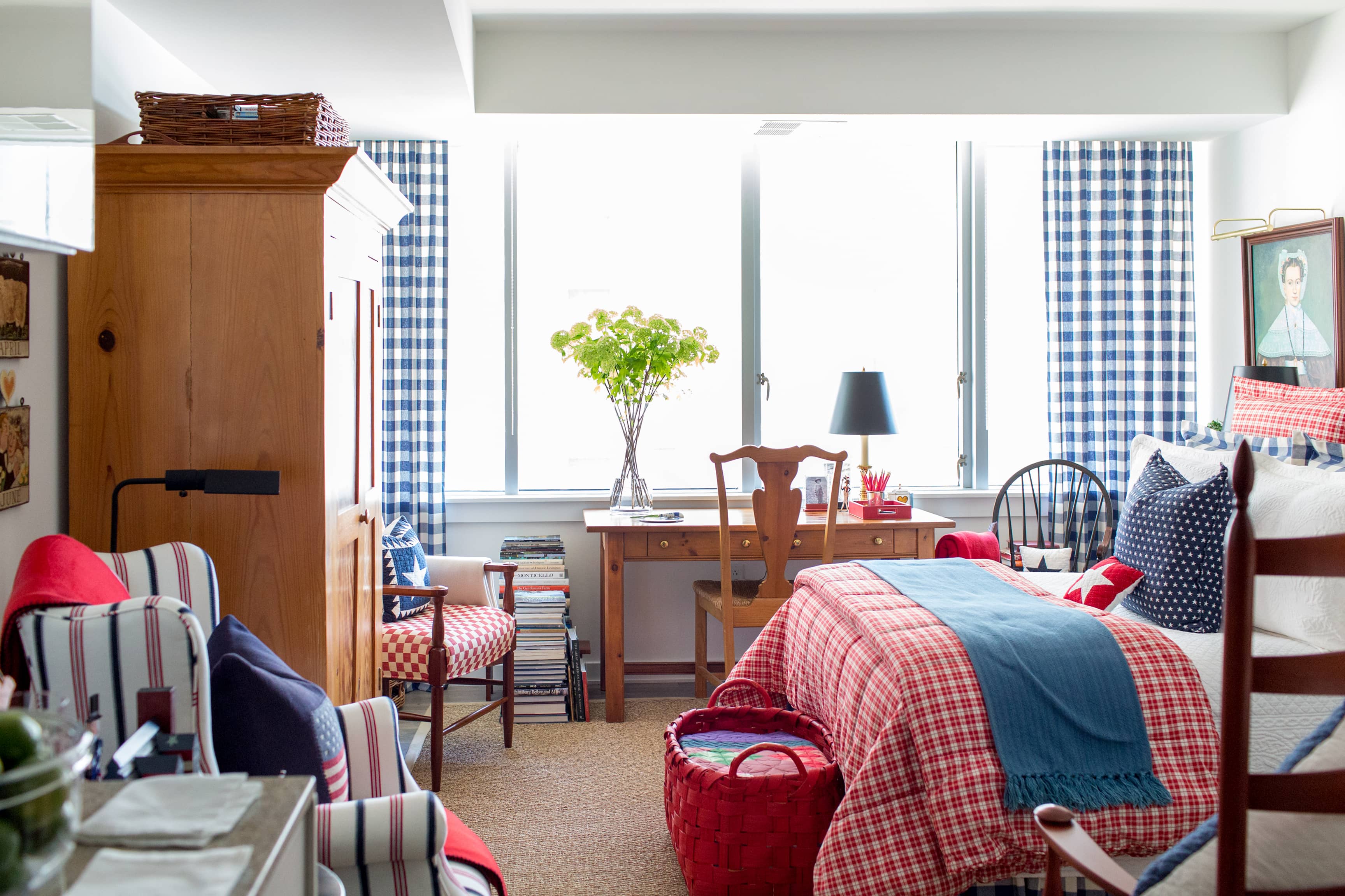 House Tour: A Red, White and Blue D.C. Studio Apartment | Apartment Therapy