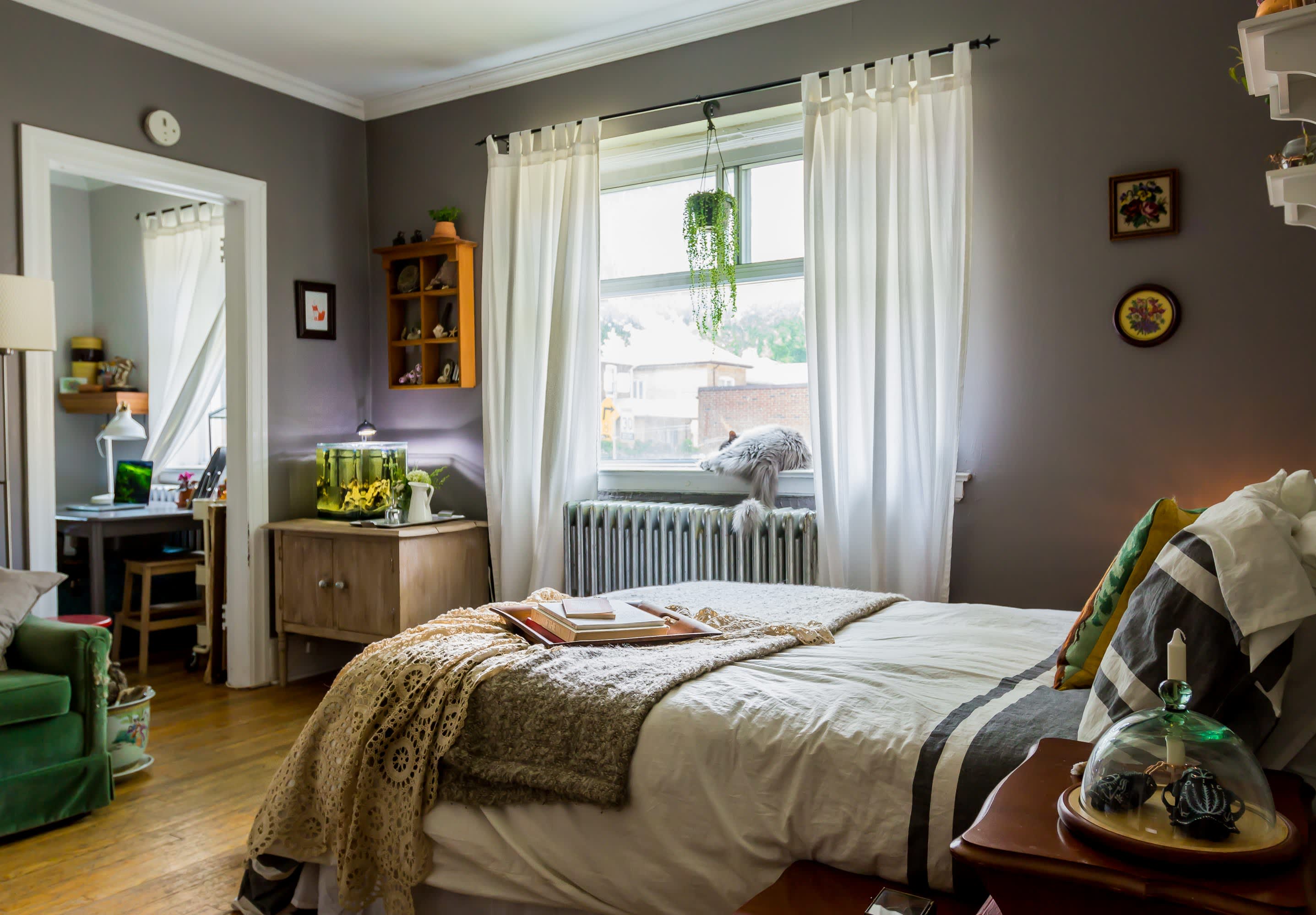 House Tour: An Old-fashioned Tiny Toronto Apartment | Apartment Therapy