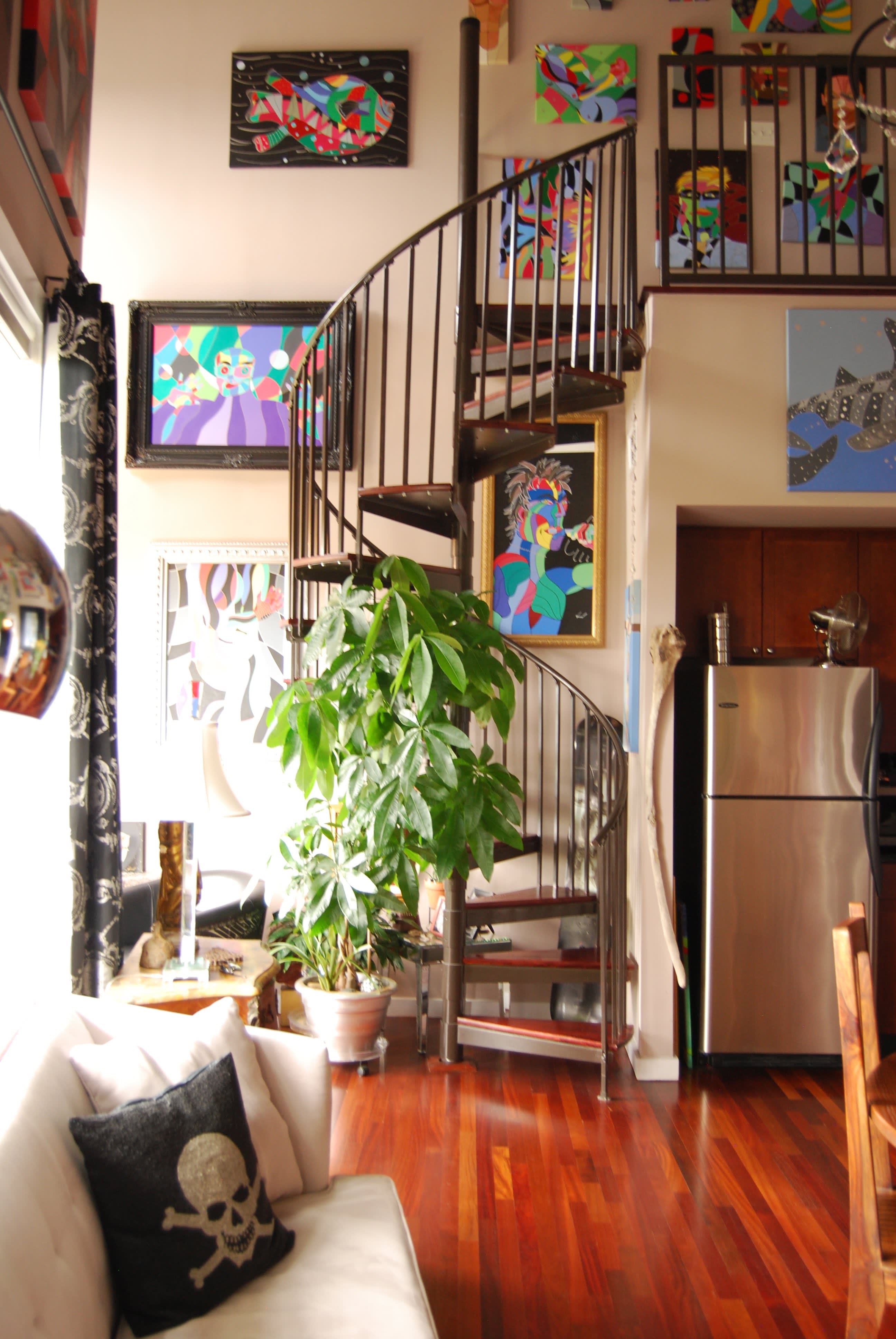 Howard’s Eclectic Art-Filled Studio | Apartment Therapy