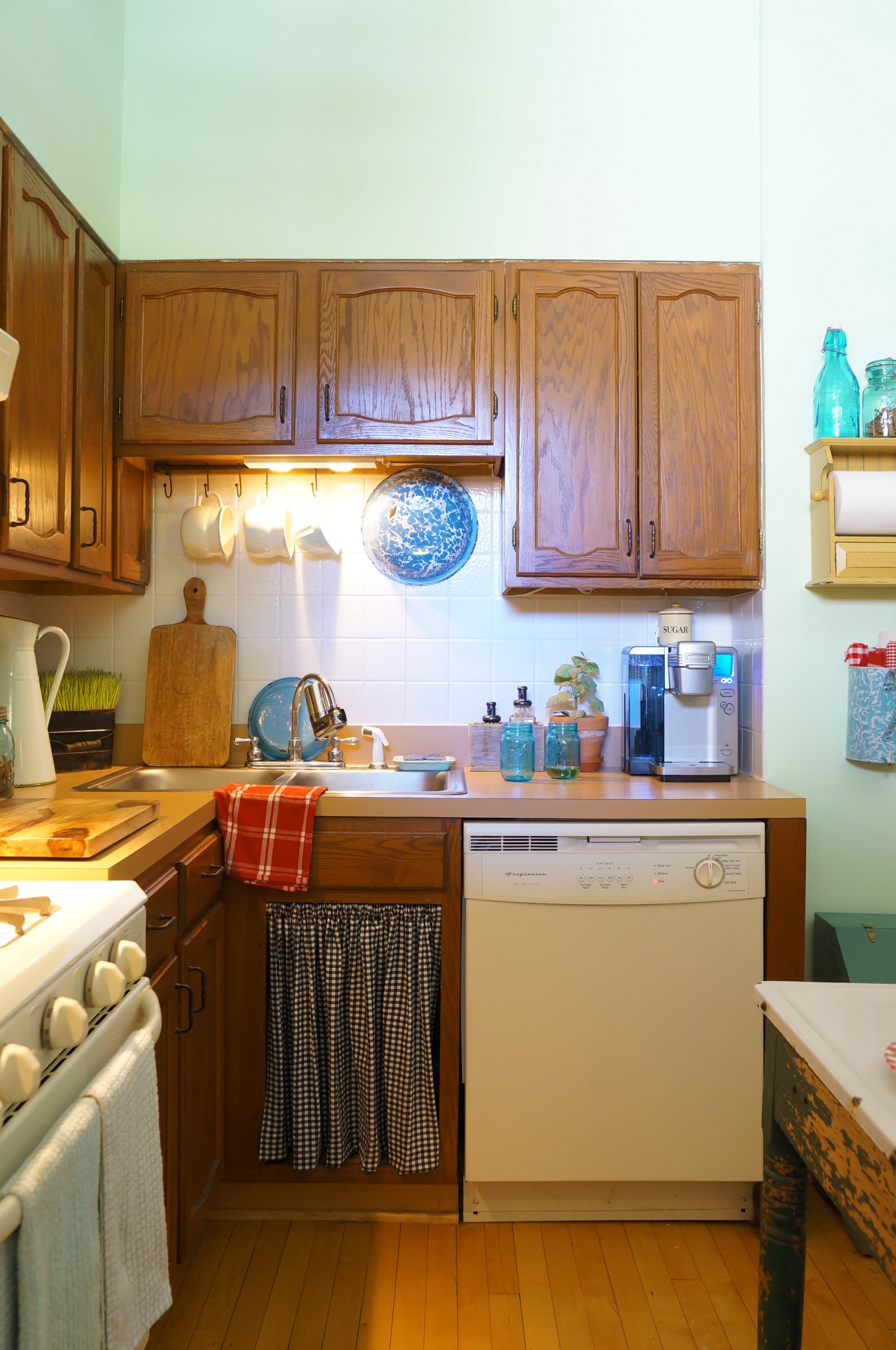 House Tour: Cozy Farmhouse Style, Evolved | Apartment Therapy