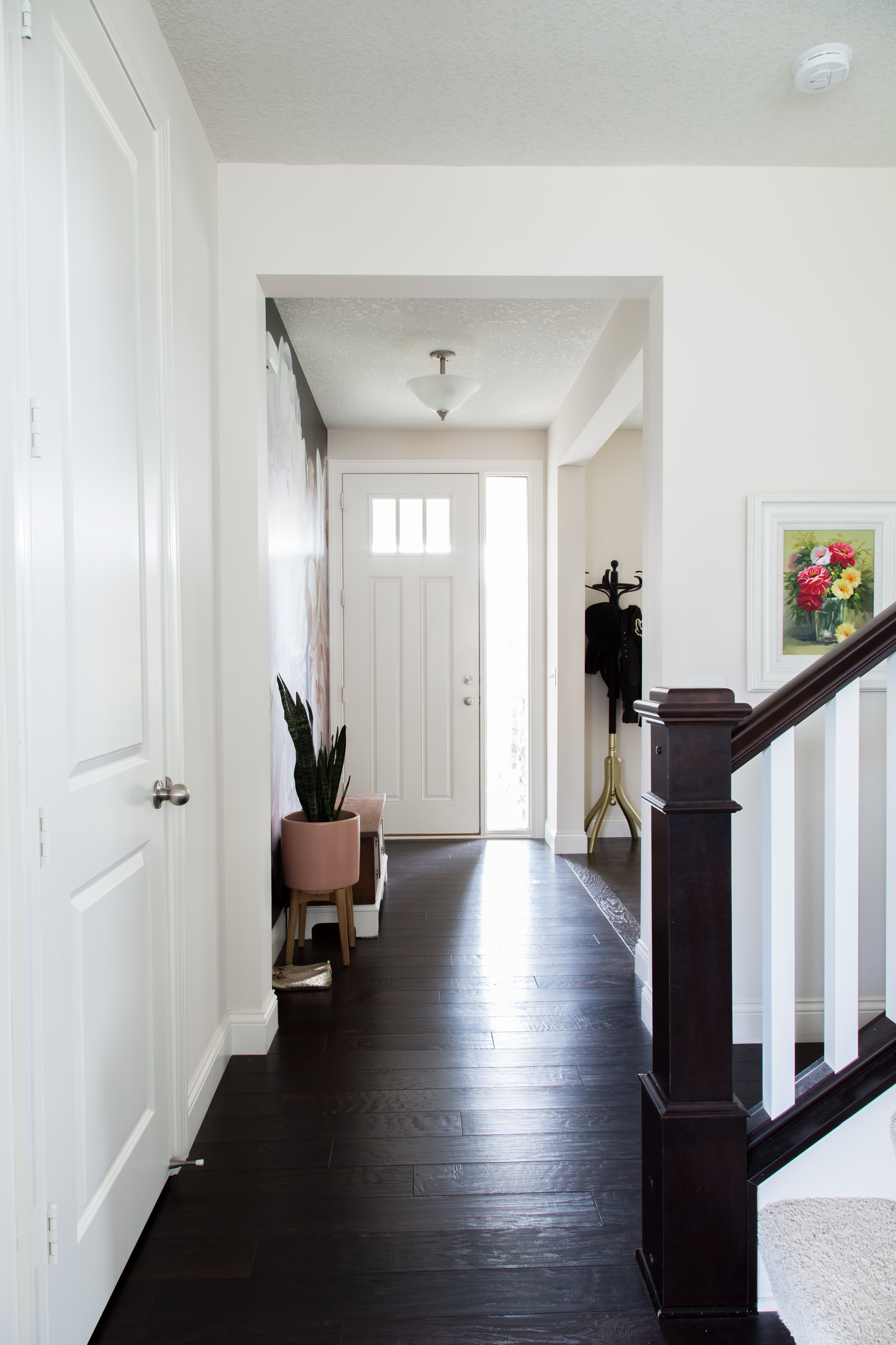 House Tour: A Photographer's High-Contrast Home | Apartment Therapy