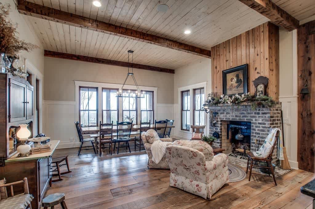 Miley Cyrus Buys a Modern Farmhouse in Her Tennessee Hometown ...