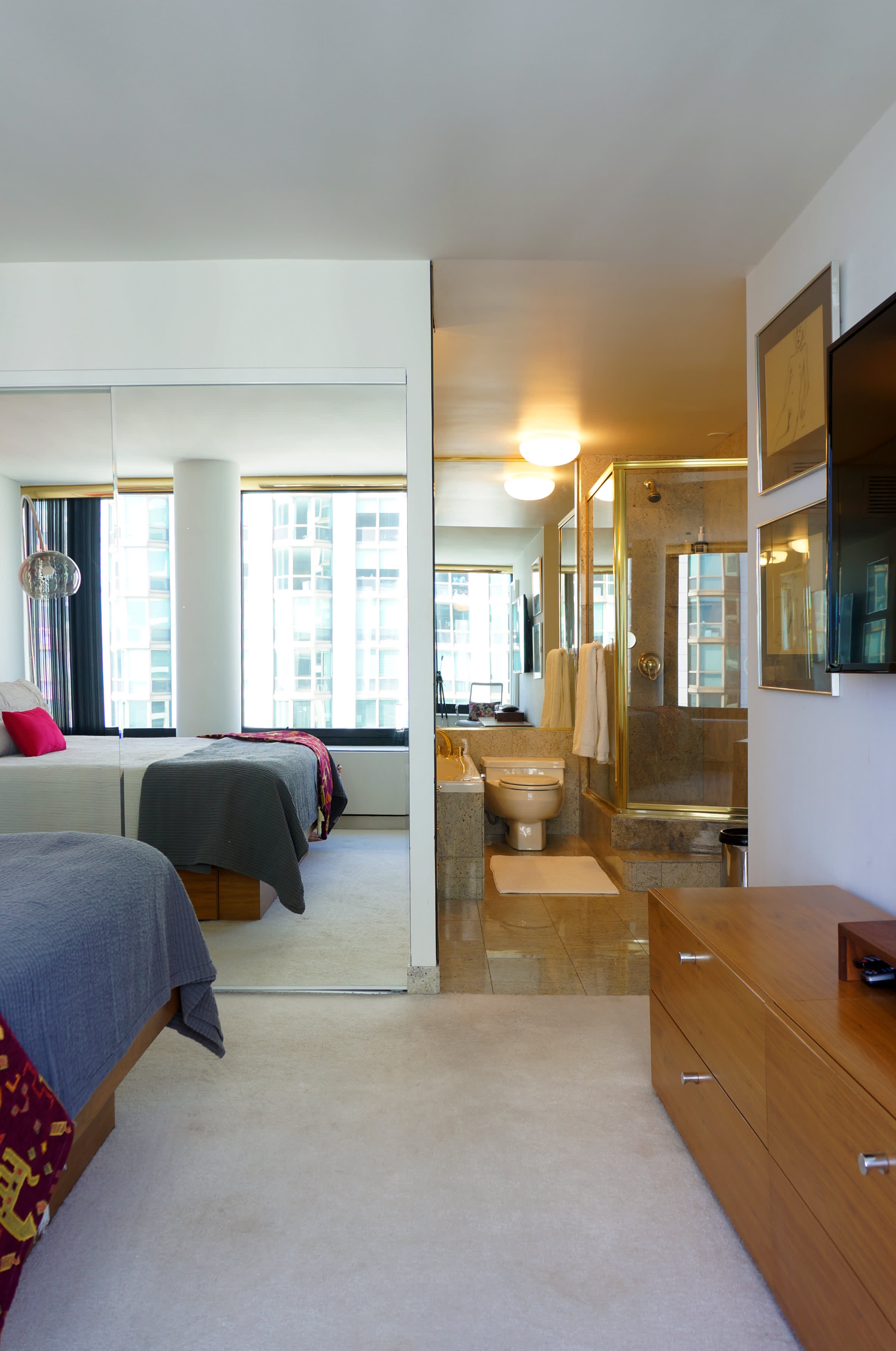 House Tour: A '90s Glam Downtown Chicago Loft | Apartment Therapy