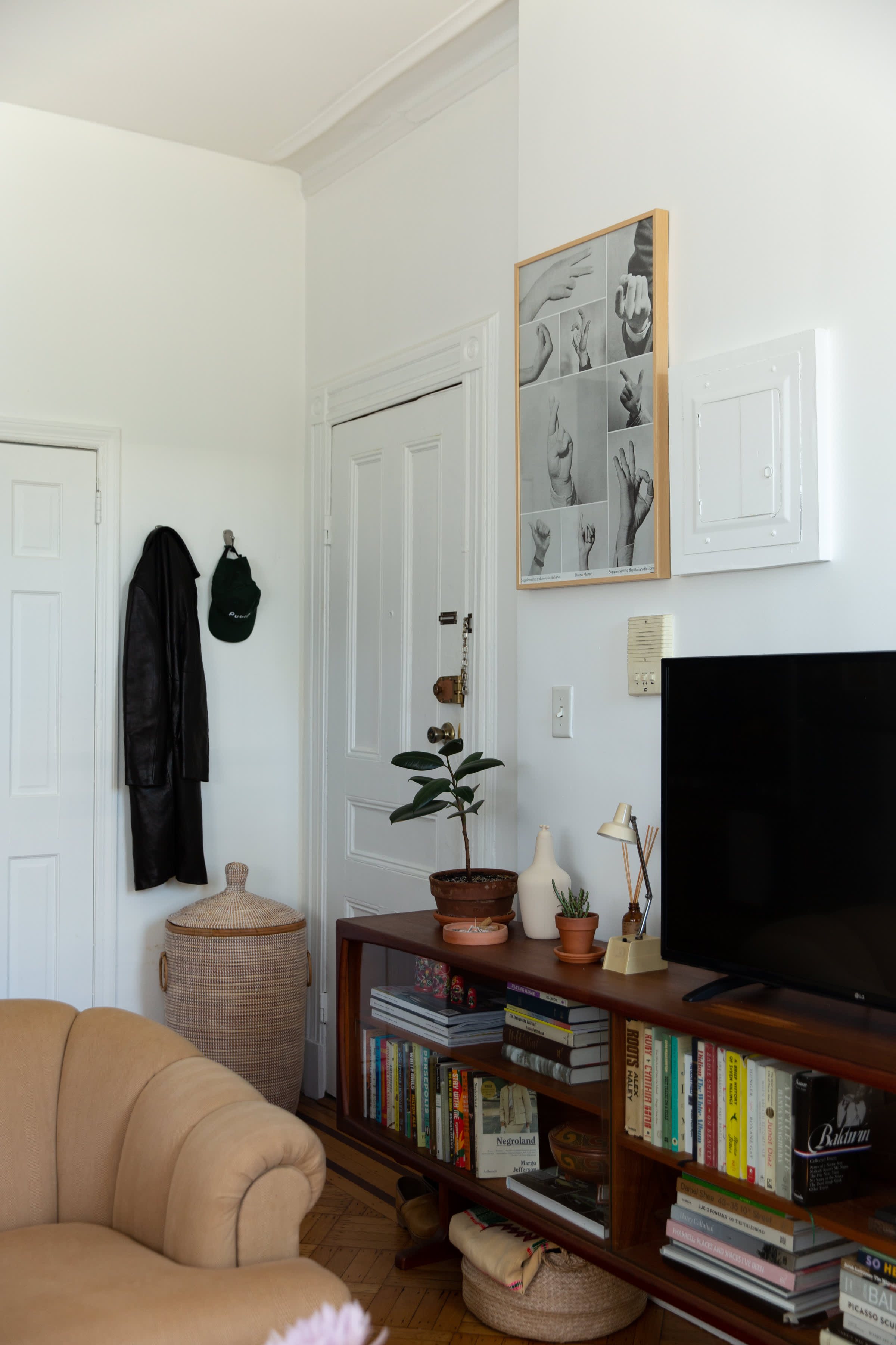 400-Square-Foot Studio Apartment Small Space Tips | Apartment Therapy