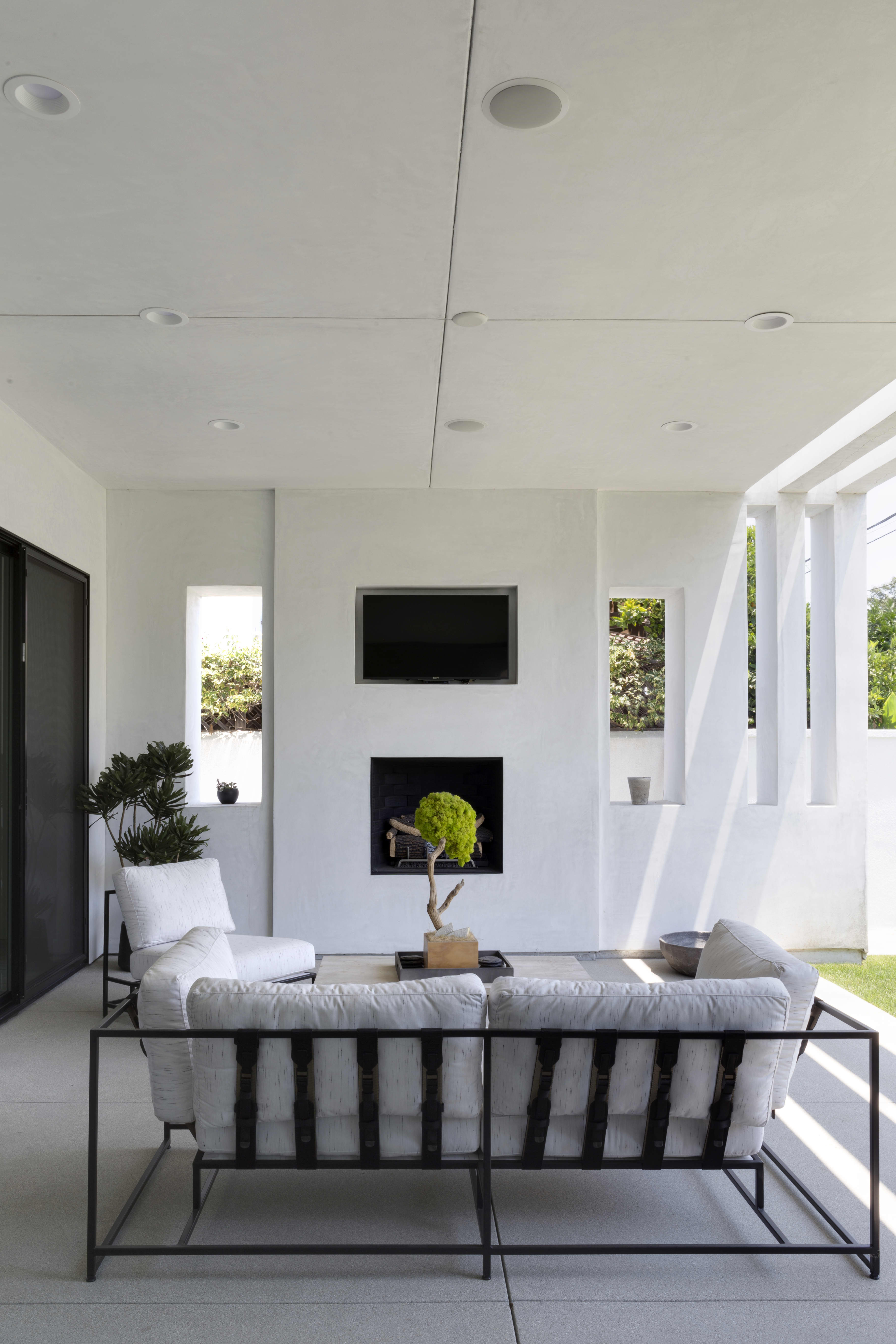 House Tour: A Minimal, Monochrome California Home | Apartment Therapy