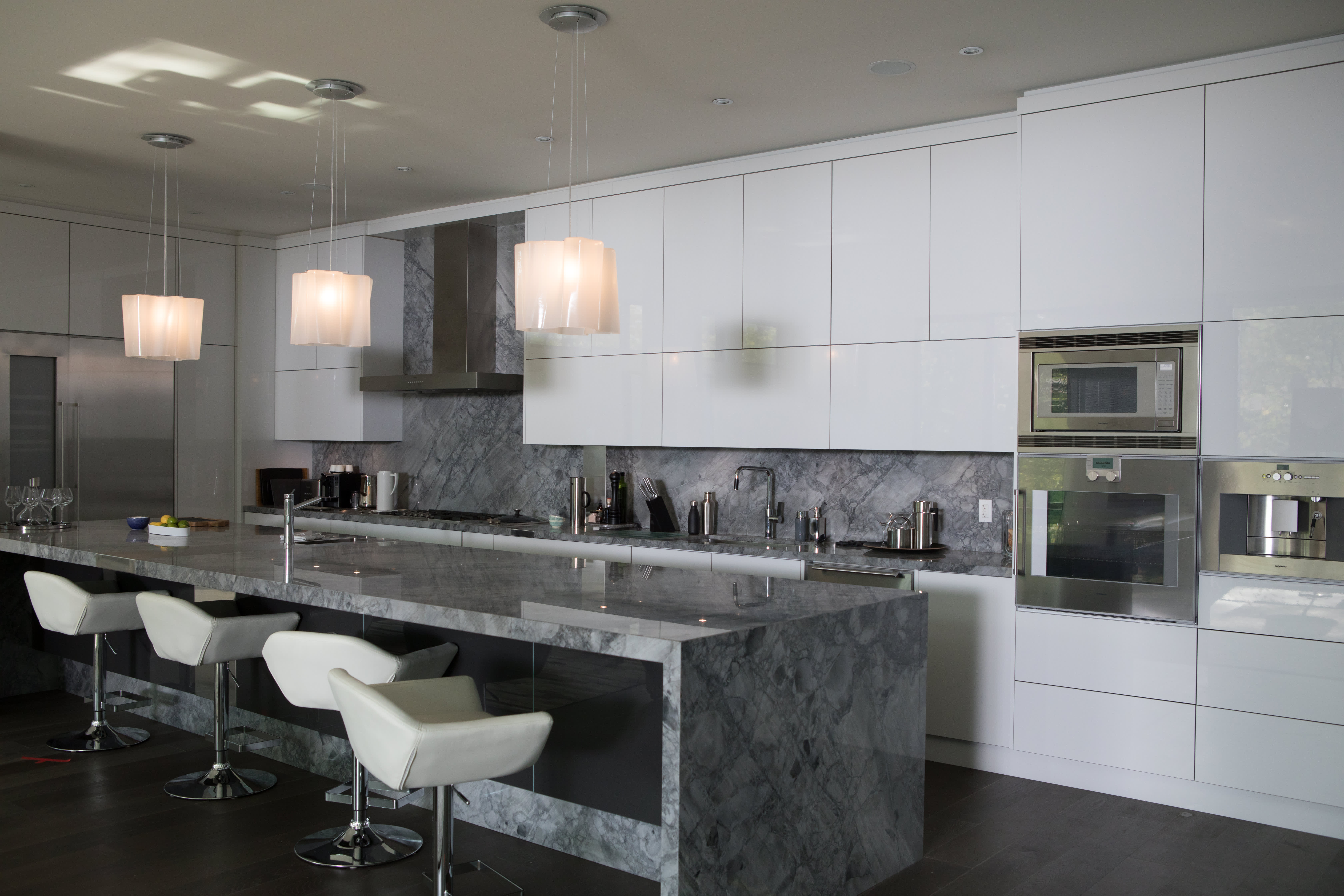 A Simple Favor - Set Design Decor Photos | Apartment Therapy