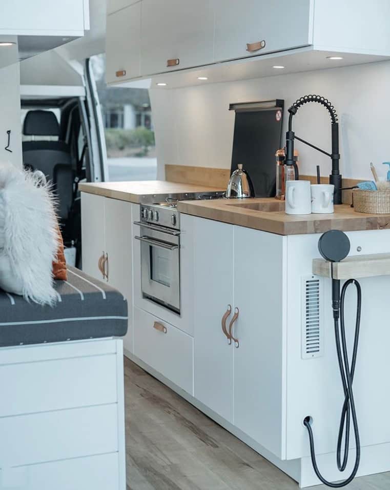 This Family of 4 Lives Full-Time in a 86-Square-Foot Converted Sprinter ...