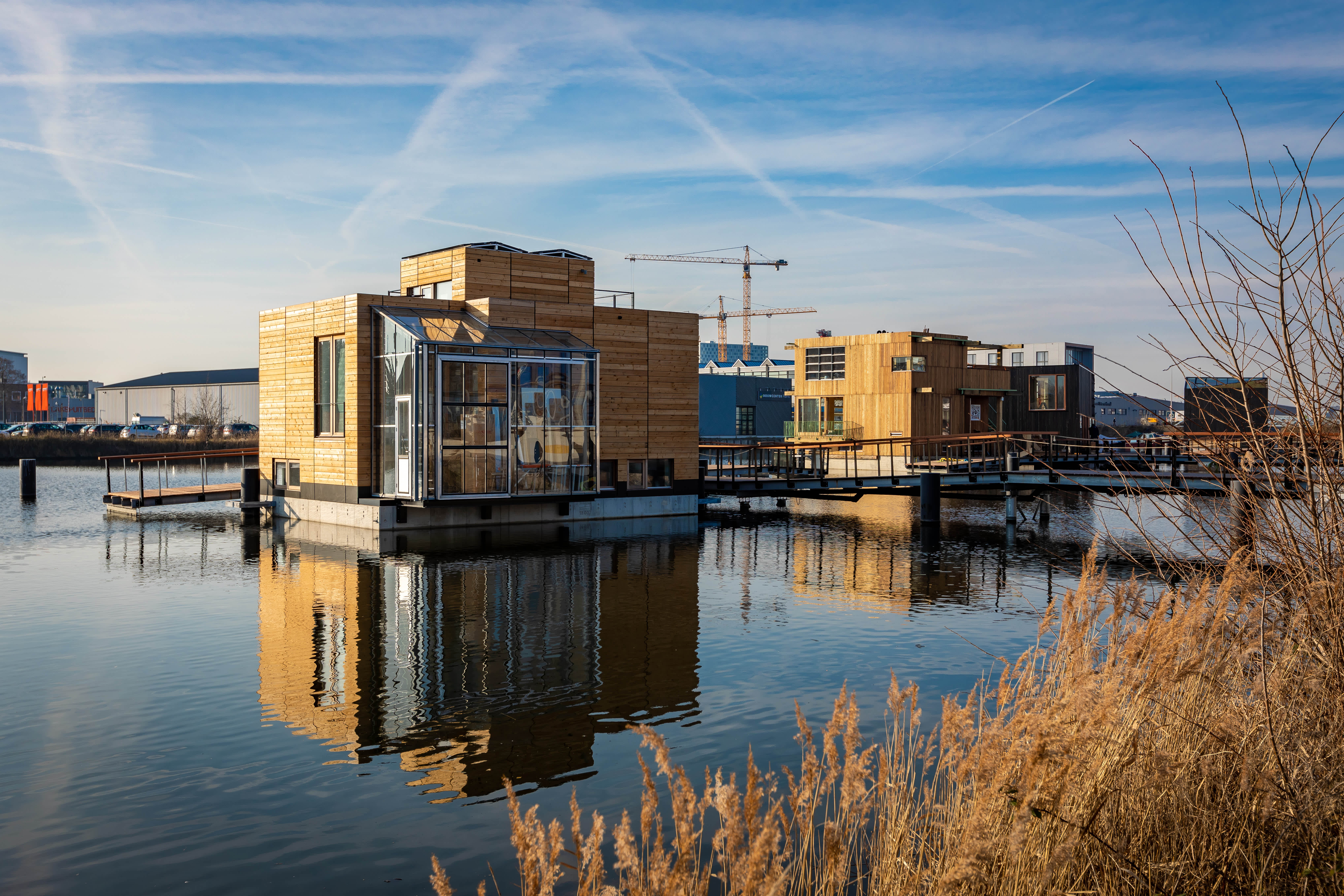 This Floating Neighborhood in Amsterdam Offers a Sustainable Solution ...