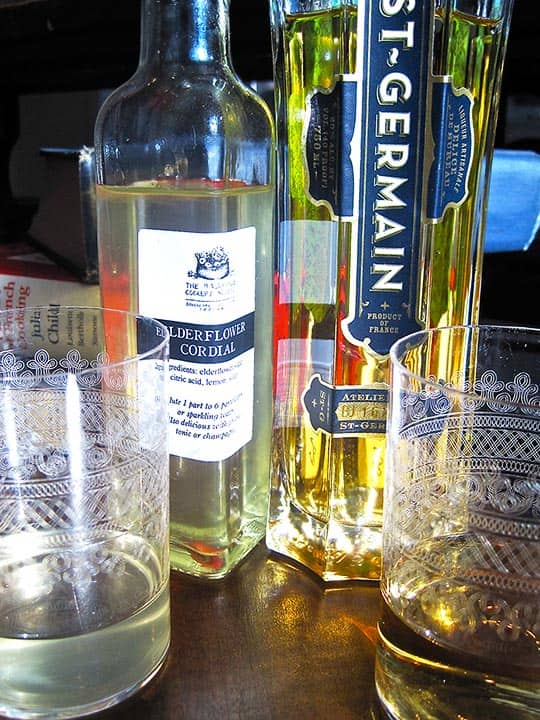 Elderflower Cordial Cocktail Recipe: Traditional Elder-Fashioned ...