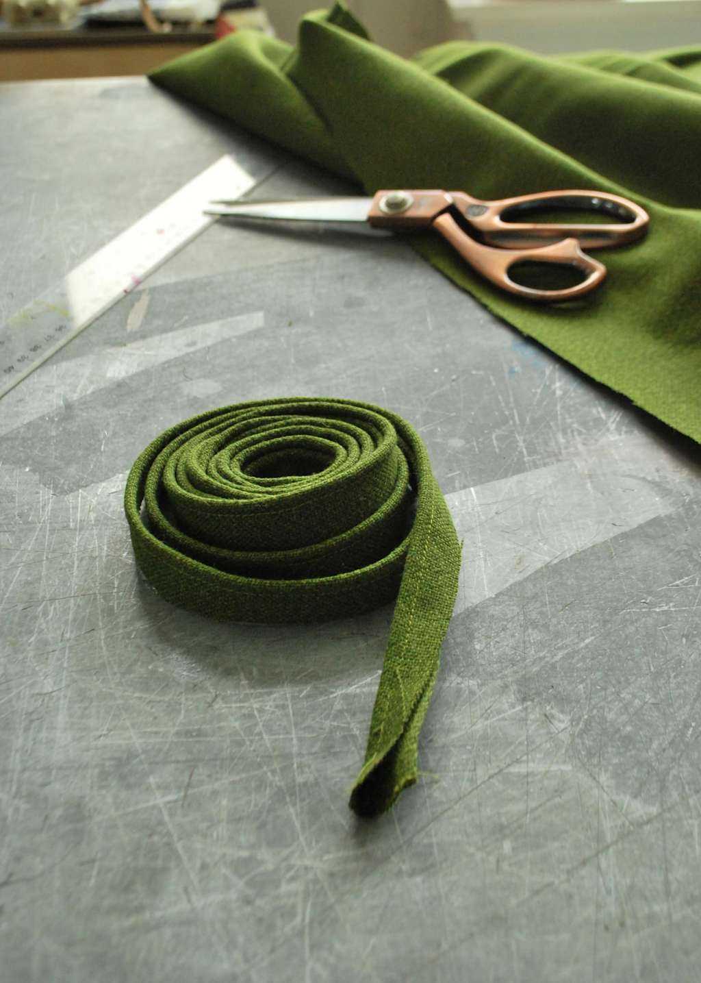 DIY Upholstery Project: How Make Your Own Custom Fabric Piping (or ...