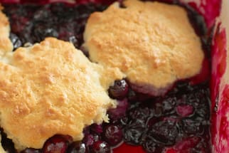 An Ingenious Trick for Easy Fruit Crumble All Summer Long | Kitchn