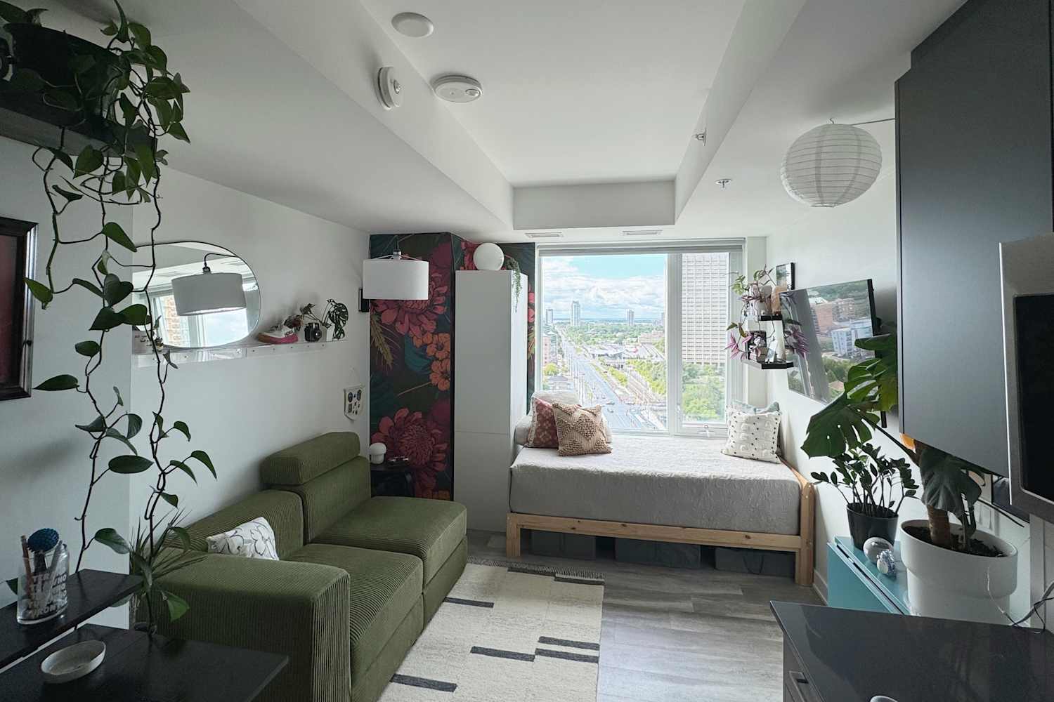 Tour a 330-Square-Foot Studio That Rents for $1300 a Month | Apartment ...