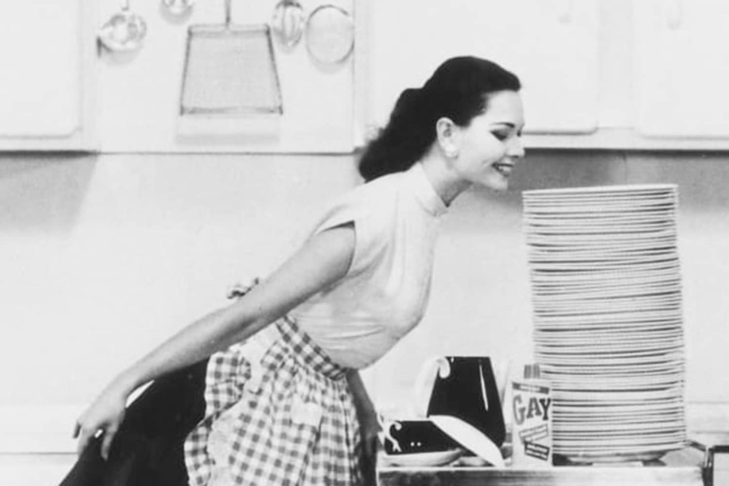 Here's What a 1950's Housewife's Cleaning Schedule Was Like | Apartment ...