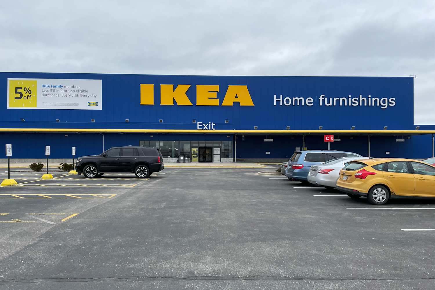 8 Best Solid Acacia Furniture Finds at IKEA for Under $500 | Apartment ...