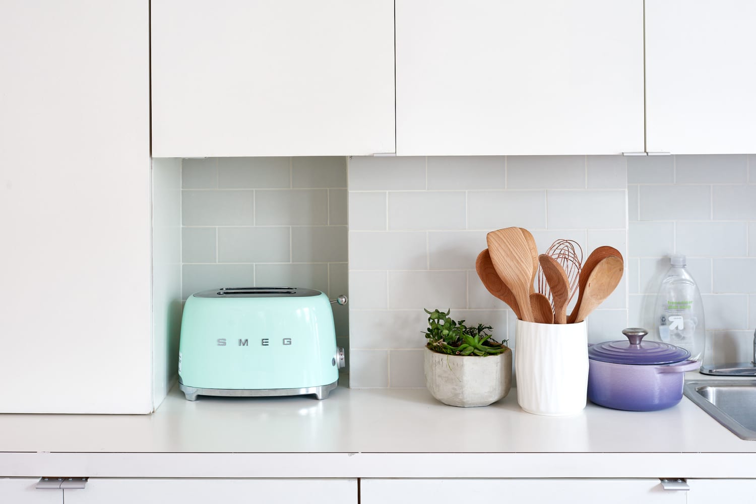 7 Tips to Steal from a Well Organized Airbnb | The Kitchn